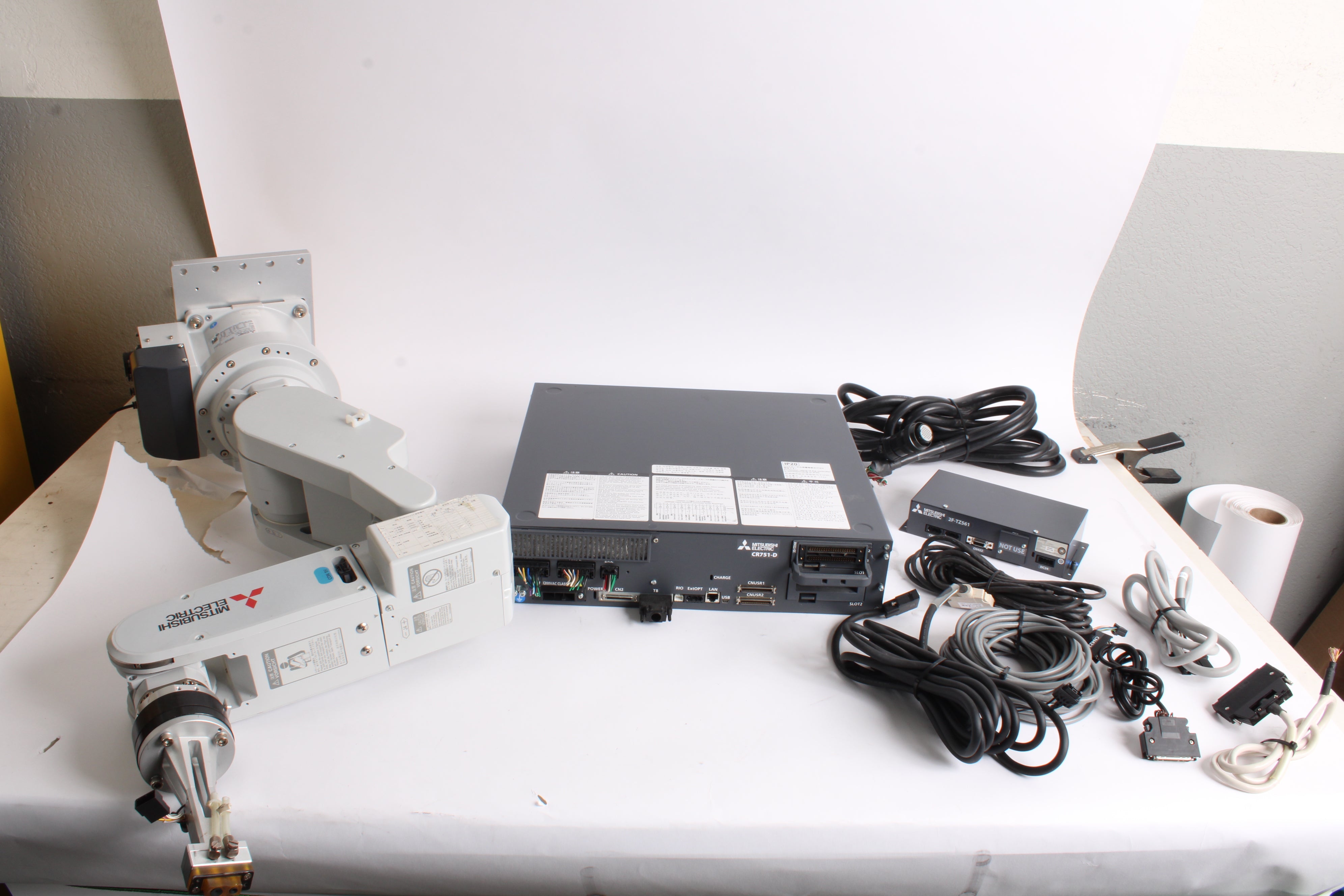 Mitsubishi RV-2F-1D-SA11 Robot Arm Mitsubishi CR751-02VD-0-SA11 Robot – NTC Tech