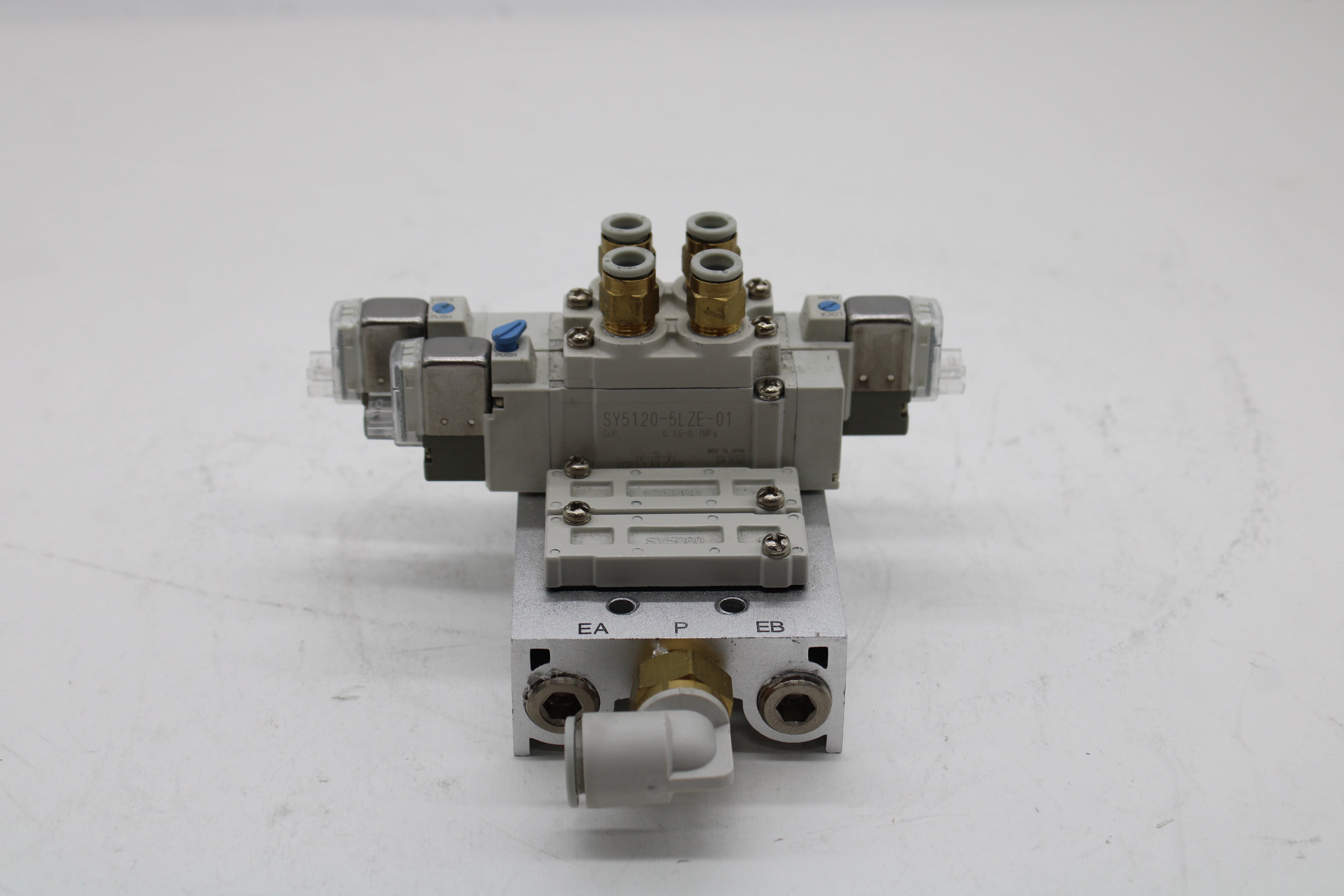 SMC 1x: SY5320-5LZD-01 and 1x: SY5120-5LZE-01 Solenoid Valve With Mani – NTC Tech