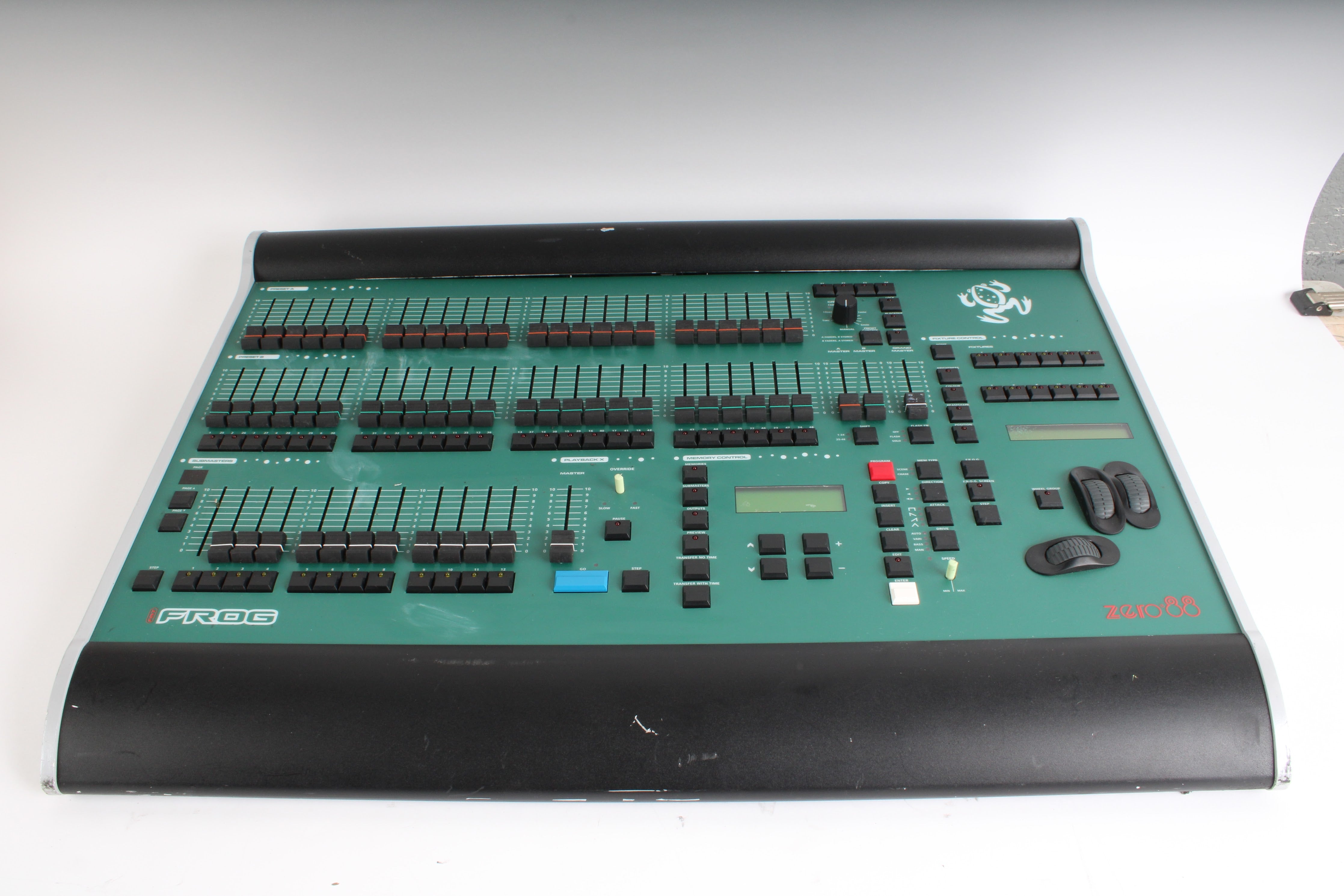 Zero 88 Lighting Fat Frog Console – NTC Tech