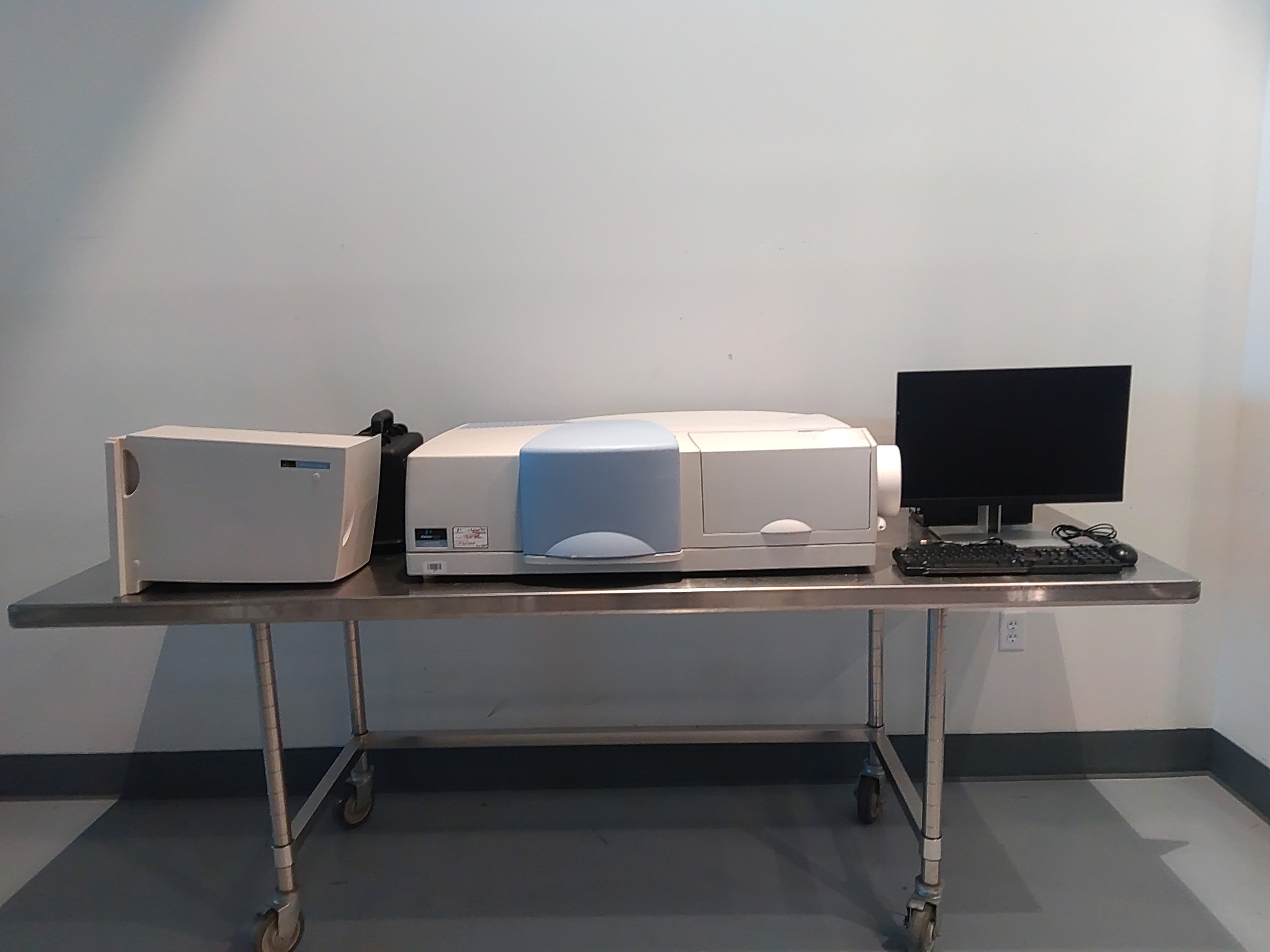 Perkin Elmer 950 UV-VIS-NIR Spectrophotometer w/ STD Detector and PC - – NTC Tech