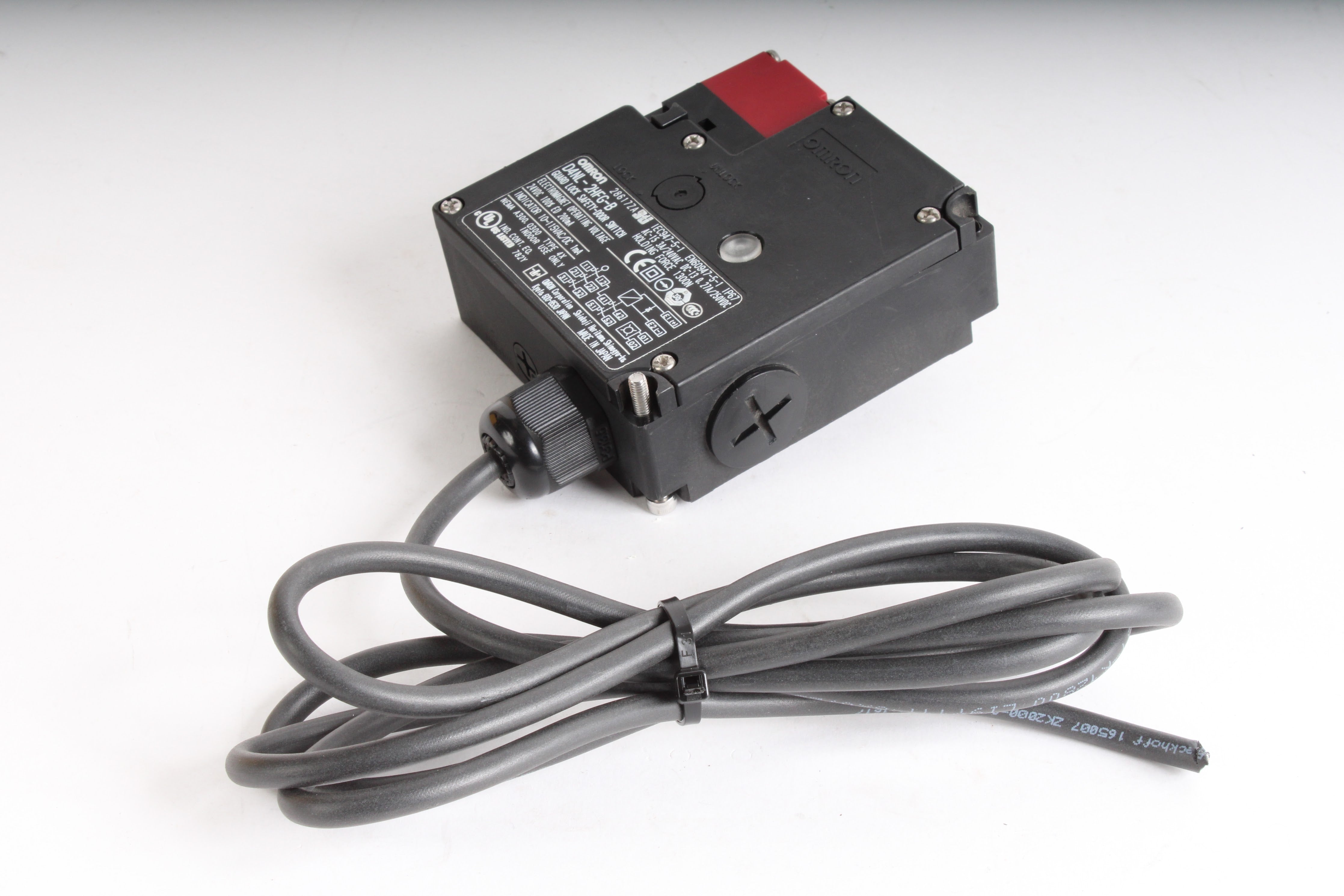 Omron D4NL-2HFG-B Guard Lock Safety-Door Switch – NTC Tech