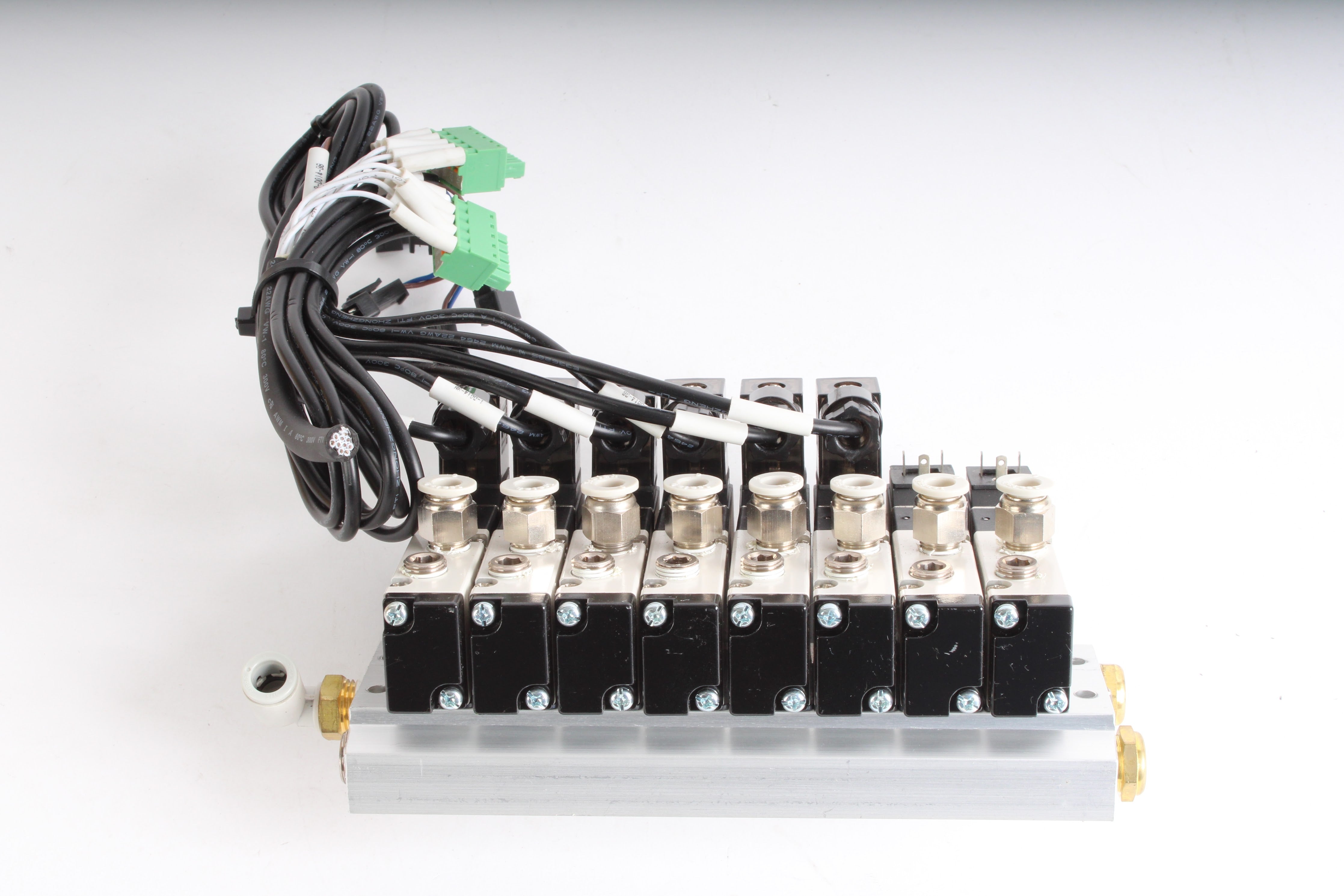 AirTac 6x 4V110-06 Solenoid Valves With Manifold - Missing Two Valves – NTC Tech