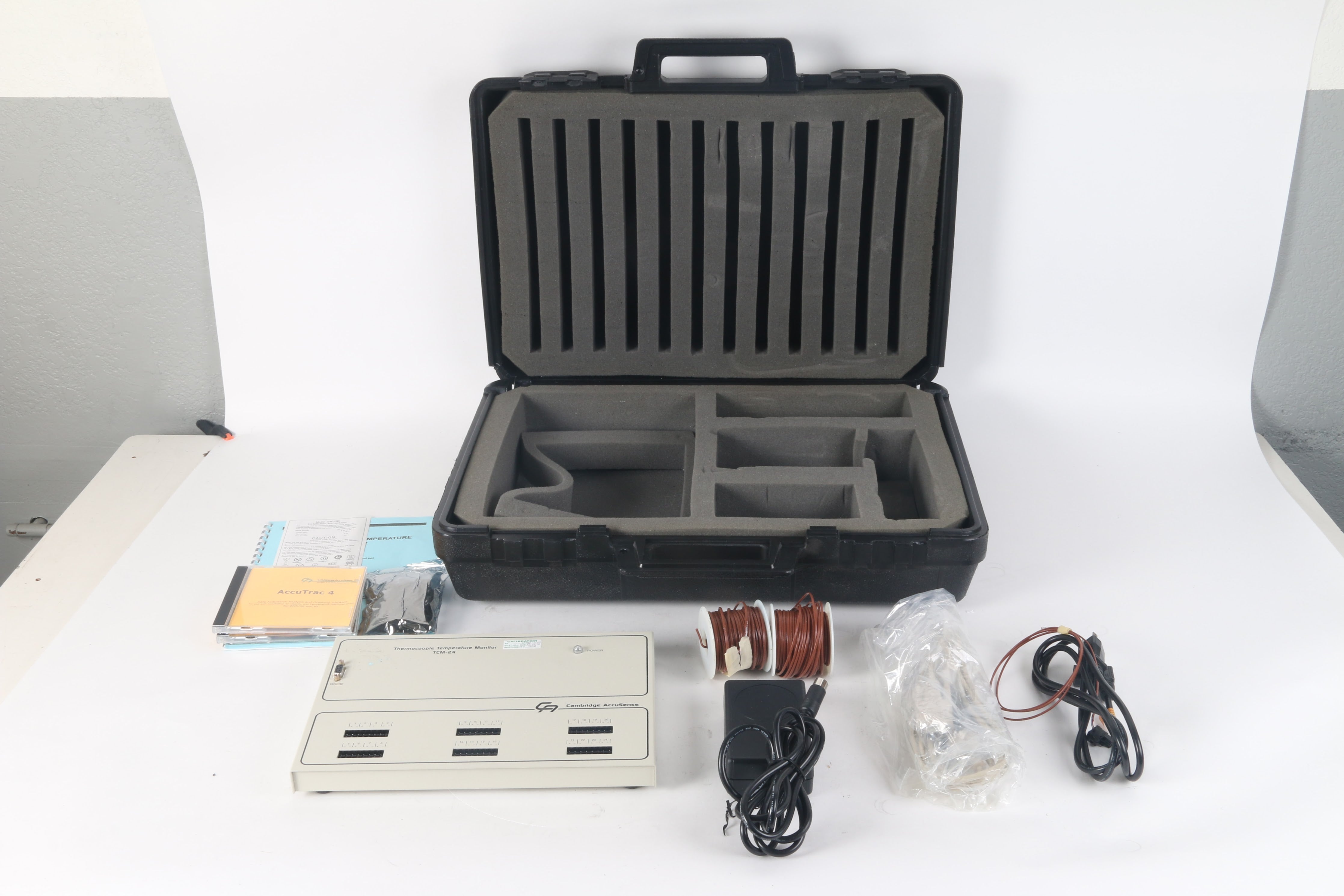 Cambridge AccuSence TCM-24 Thermocouple Temperature Monitor W/Case – NTC Tech