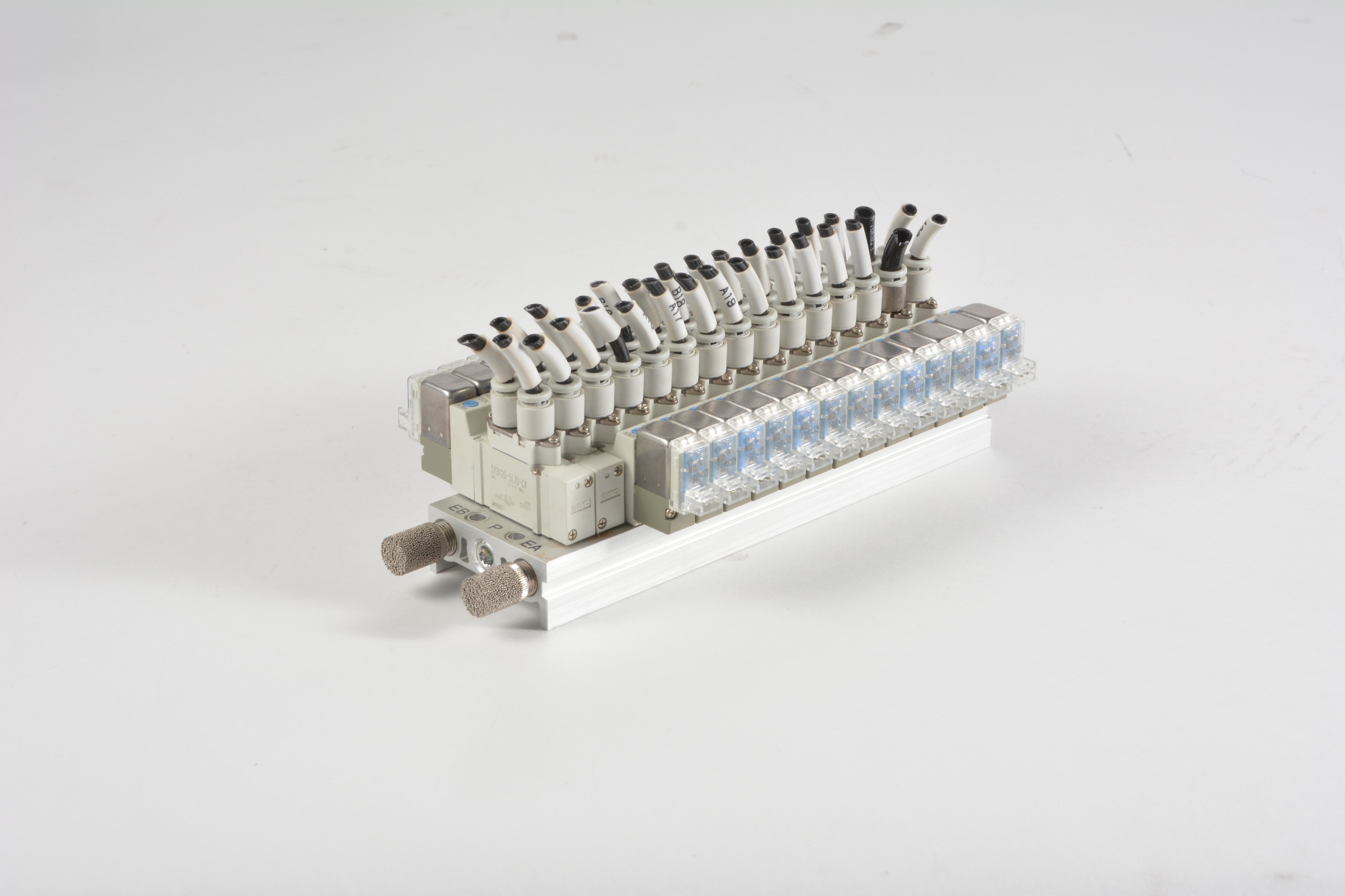 SMC Solenoid Valve Set of 15 w/ Manifold 12x SY3220-5LZD-C4, 2x SY3120 – NTC Tech