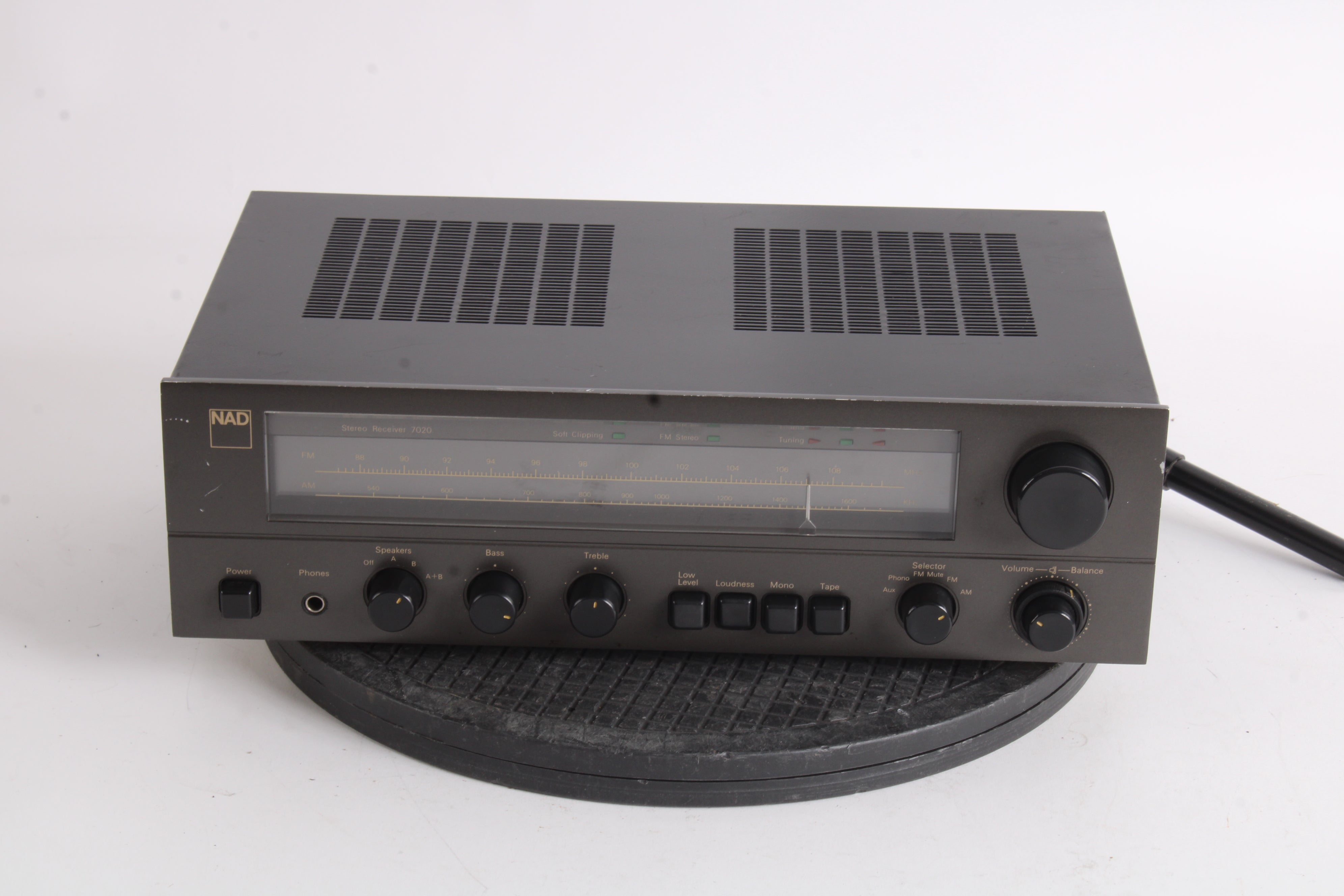 NAD 7020 AM FM Stereo Receiver Poor Condition Antenna Damage NTC nad-7020-am-fm-stereo-receiver-poor-condition-antenna-damage-ntc