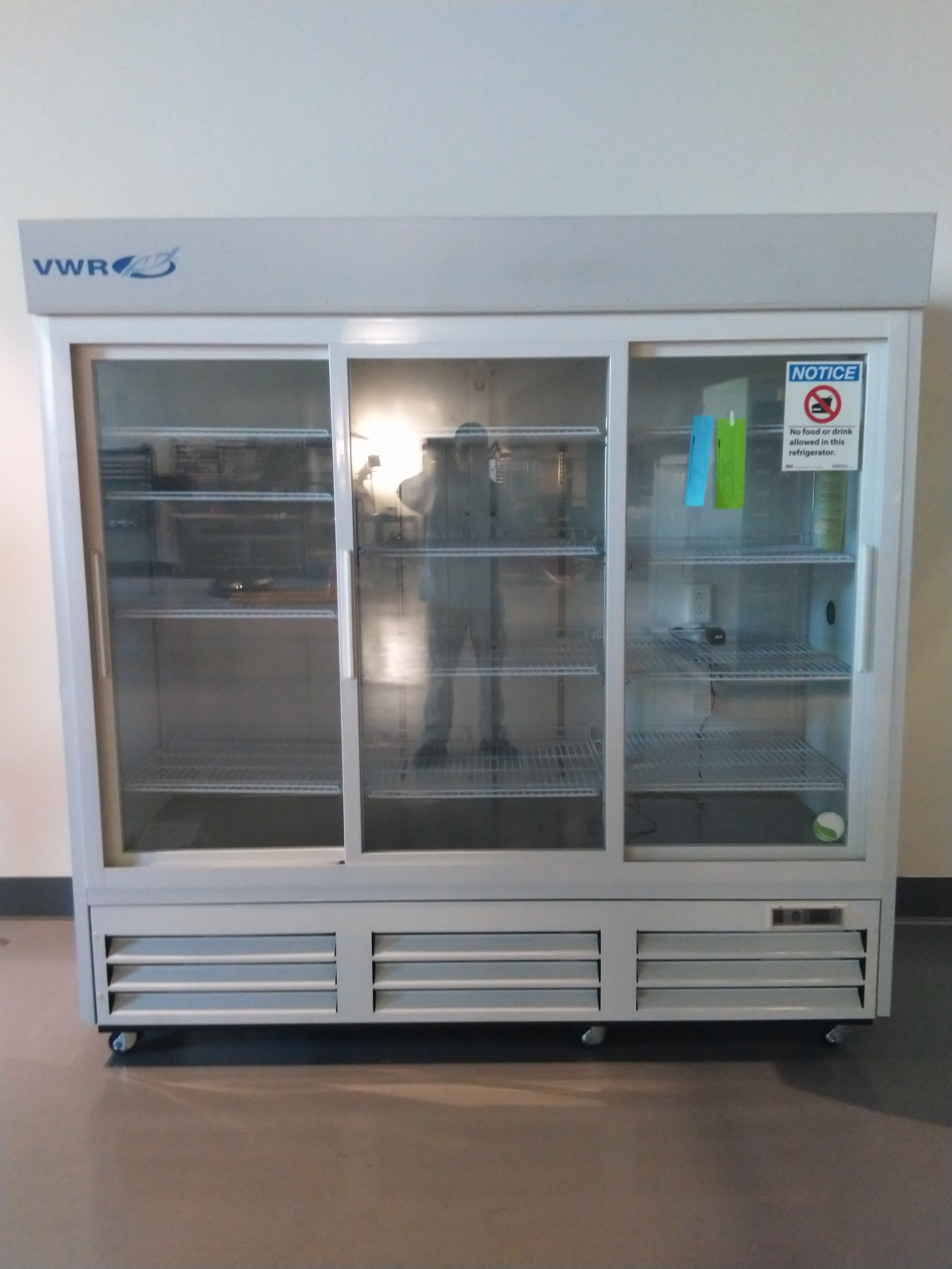 VWR VWR-HCCS-69 Triple Sliding Glass Door Chromatography Refrigerator ...