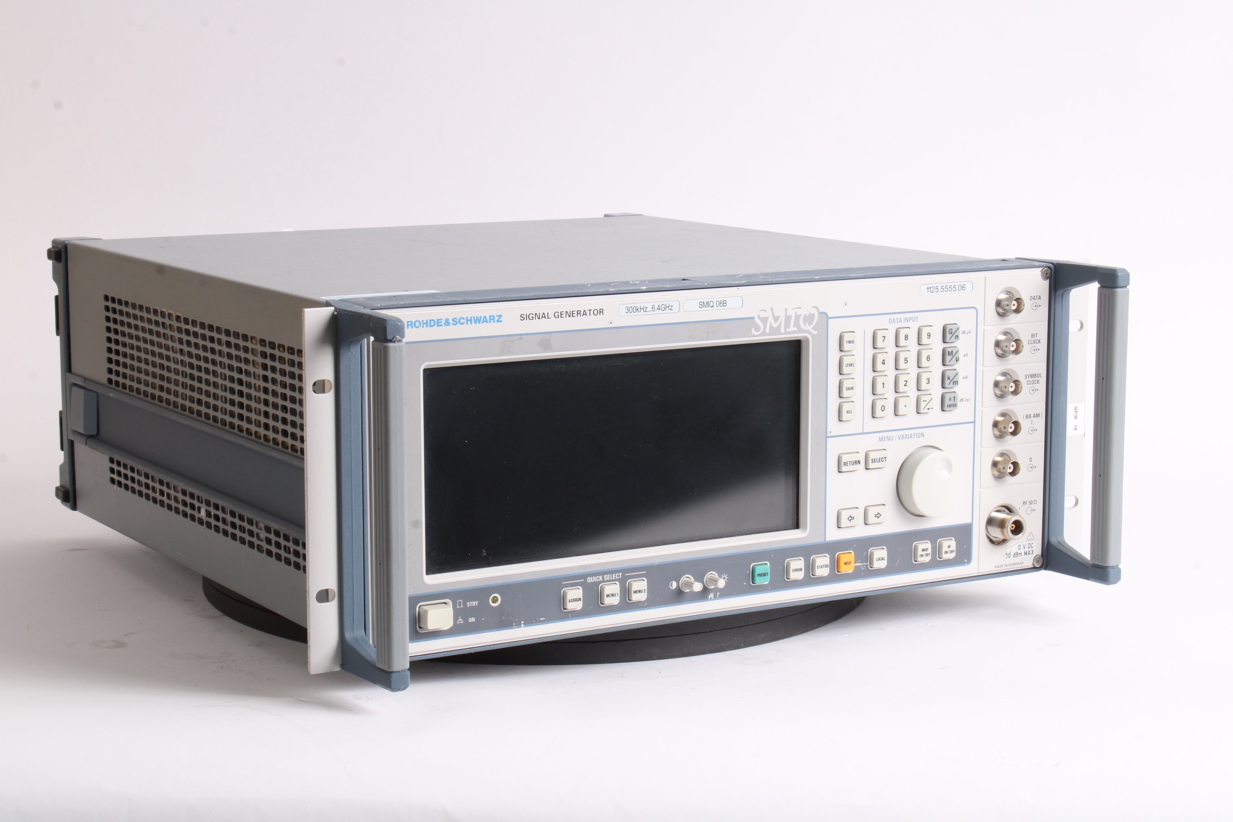 Rohde & Schwarz SMIQ 06B 300 kHz - 6.4 Ghz Signal Generator - AS IS Pa ...