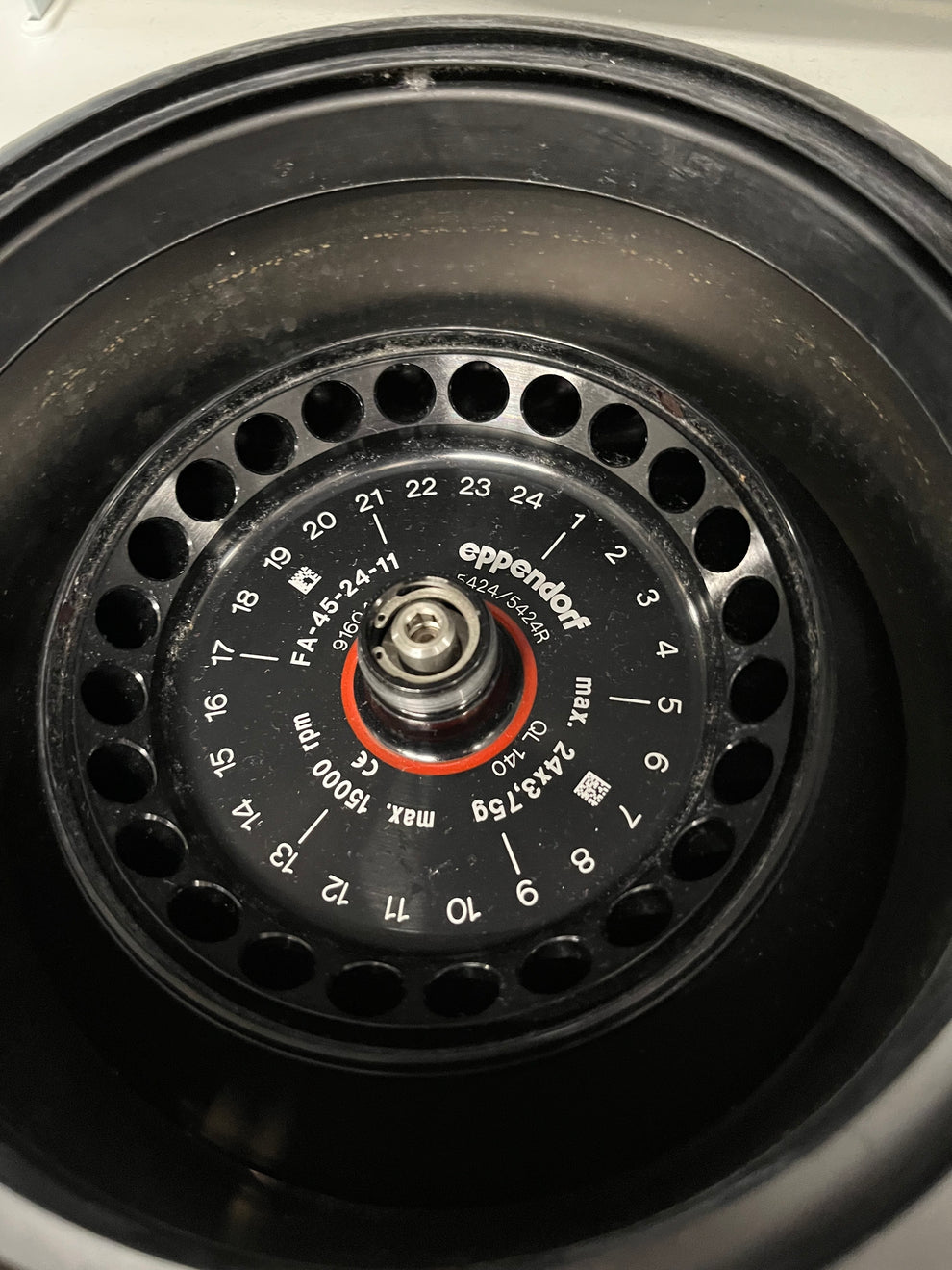 Eppendorf 5425R Refrigerated Centrifuge With FA-45-24-11 Rotor and Pow ...