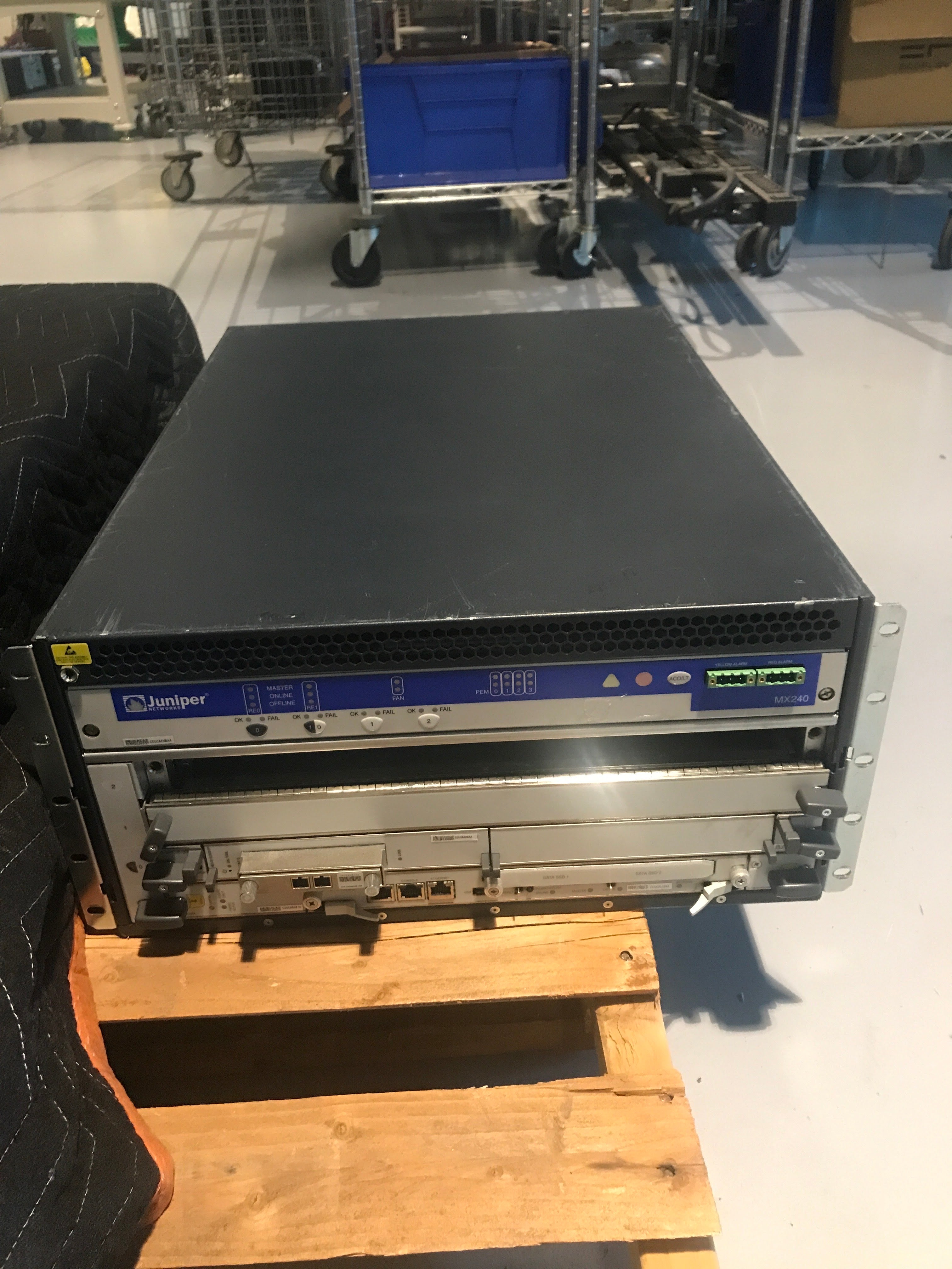 Juniper CHAS-BP-MX240-S-A MX240 4-Slot Chassis W/ 100G MIC3-3D-1X100GE ...