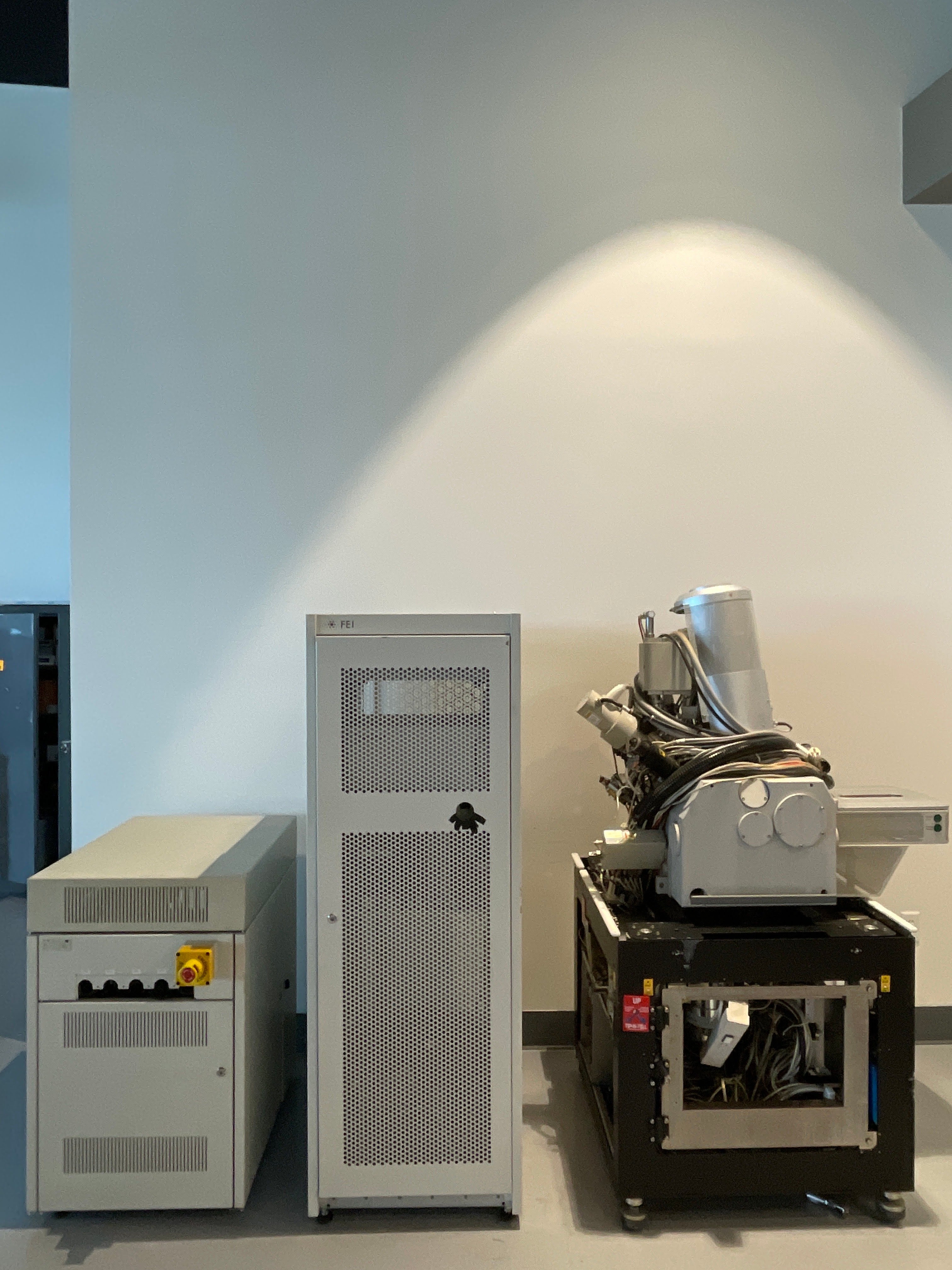 FEI 2045/31 DualBeam SFEG Scanning Transmission Electron Microscope St ...