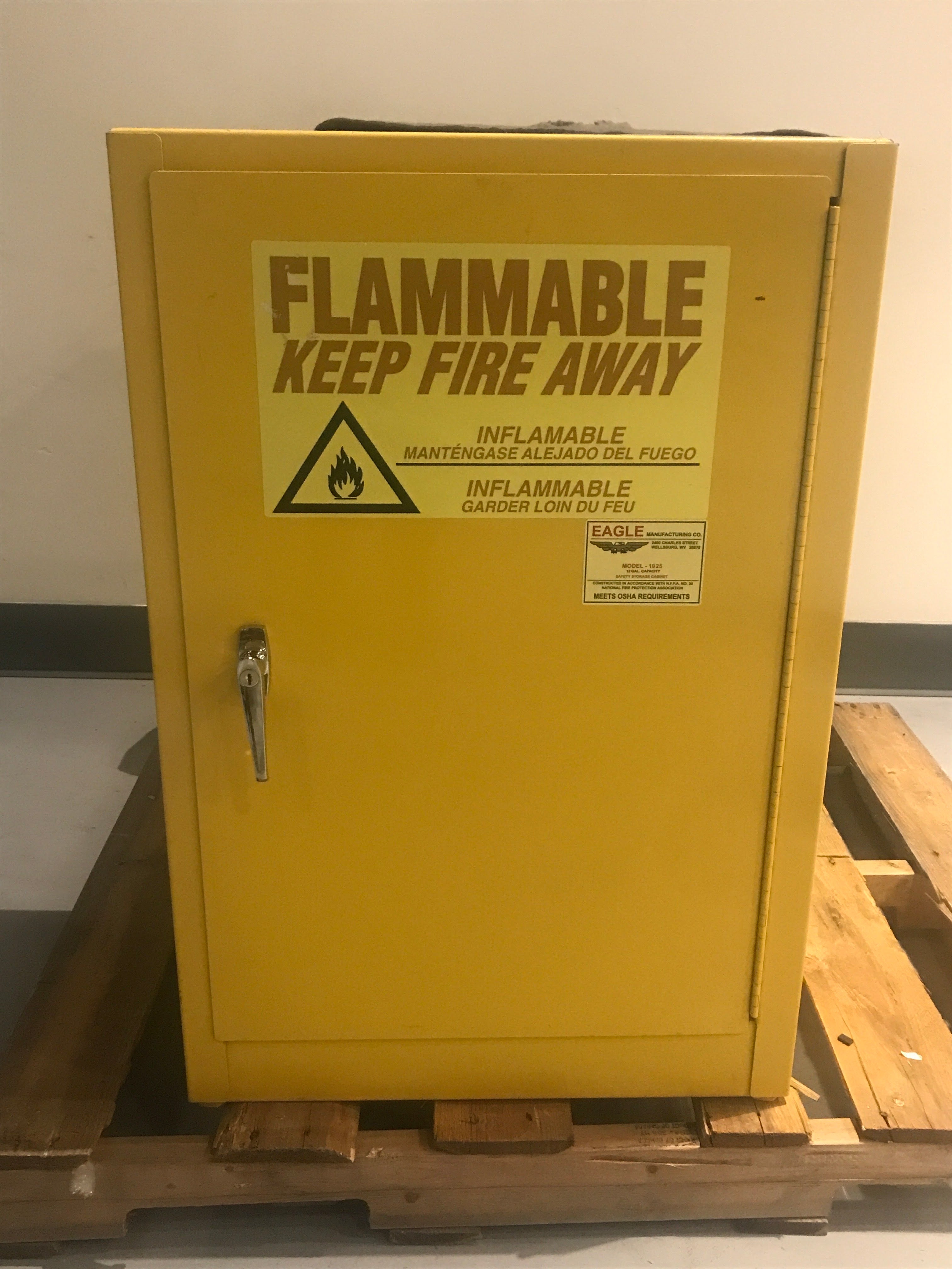 Eagle Manufacturing 1925 12-Gallon Capacity Safety Storage Cabinet W ...