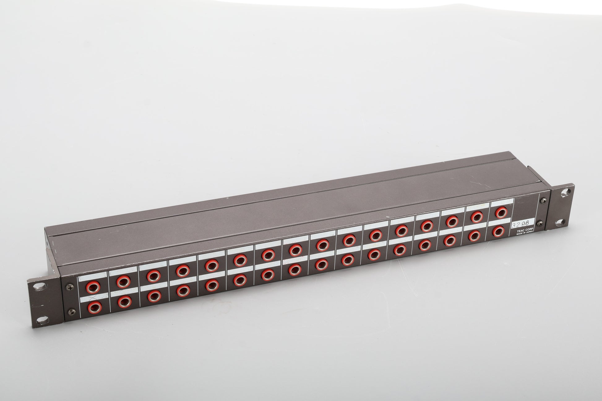 Tascam PB-32P 32-Point Unbalanced Patch Bay – NTC Tech