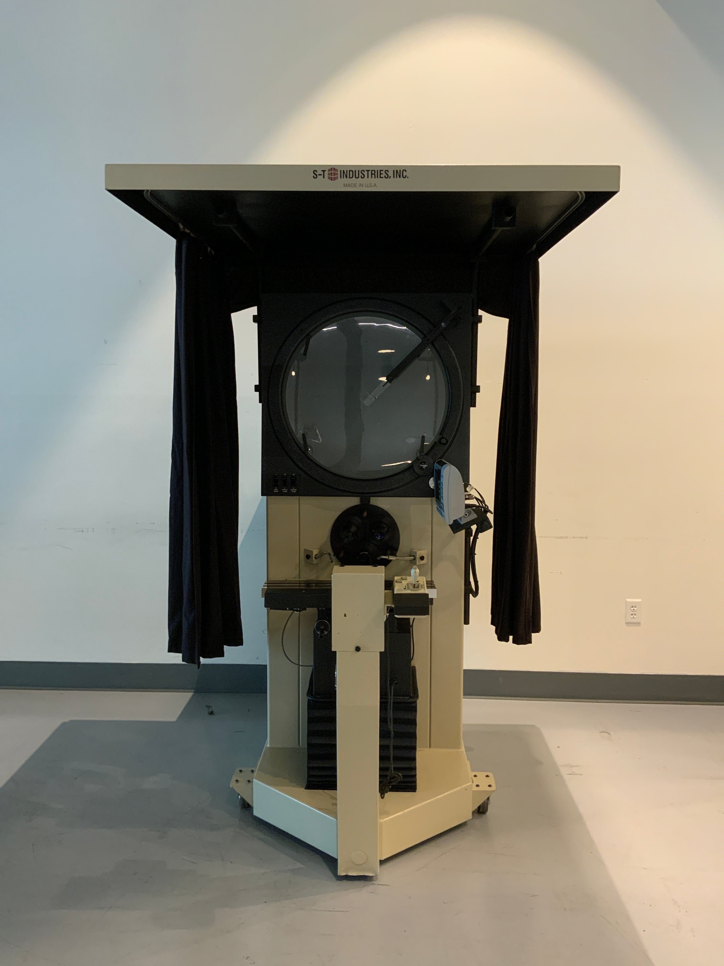 Scherr-Tumico 20-2450 24" Horizontal Beam Optical Comparator w/ Quadra ...