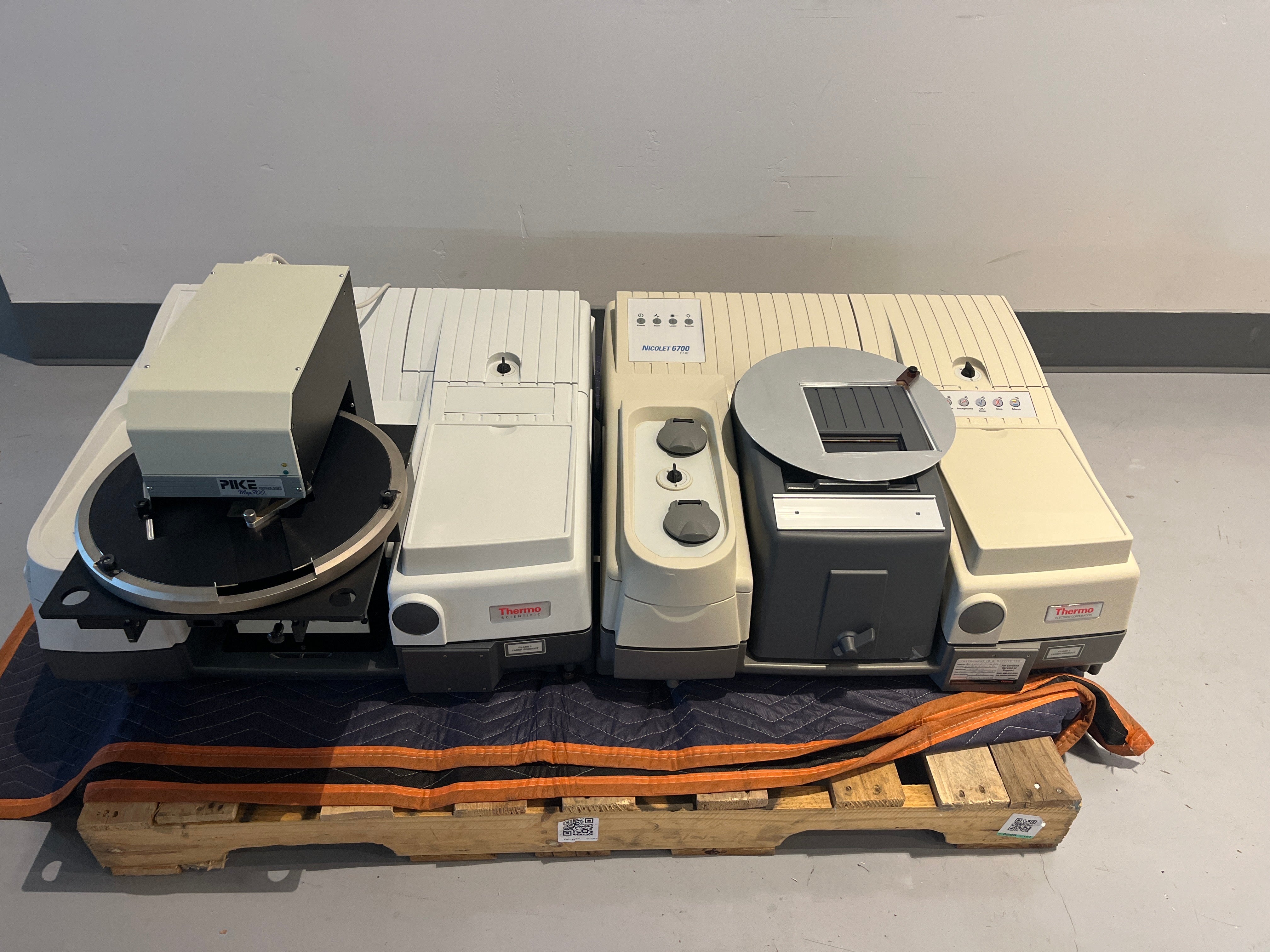 Thermo Scientific Nicolet 6700 FT IR Spectrometer w/ AEM and Pike Map3 ...