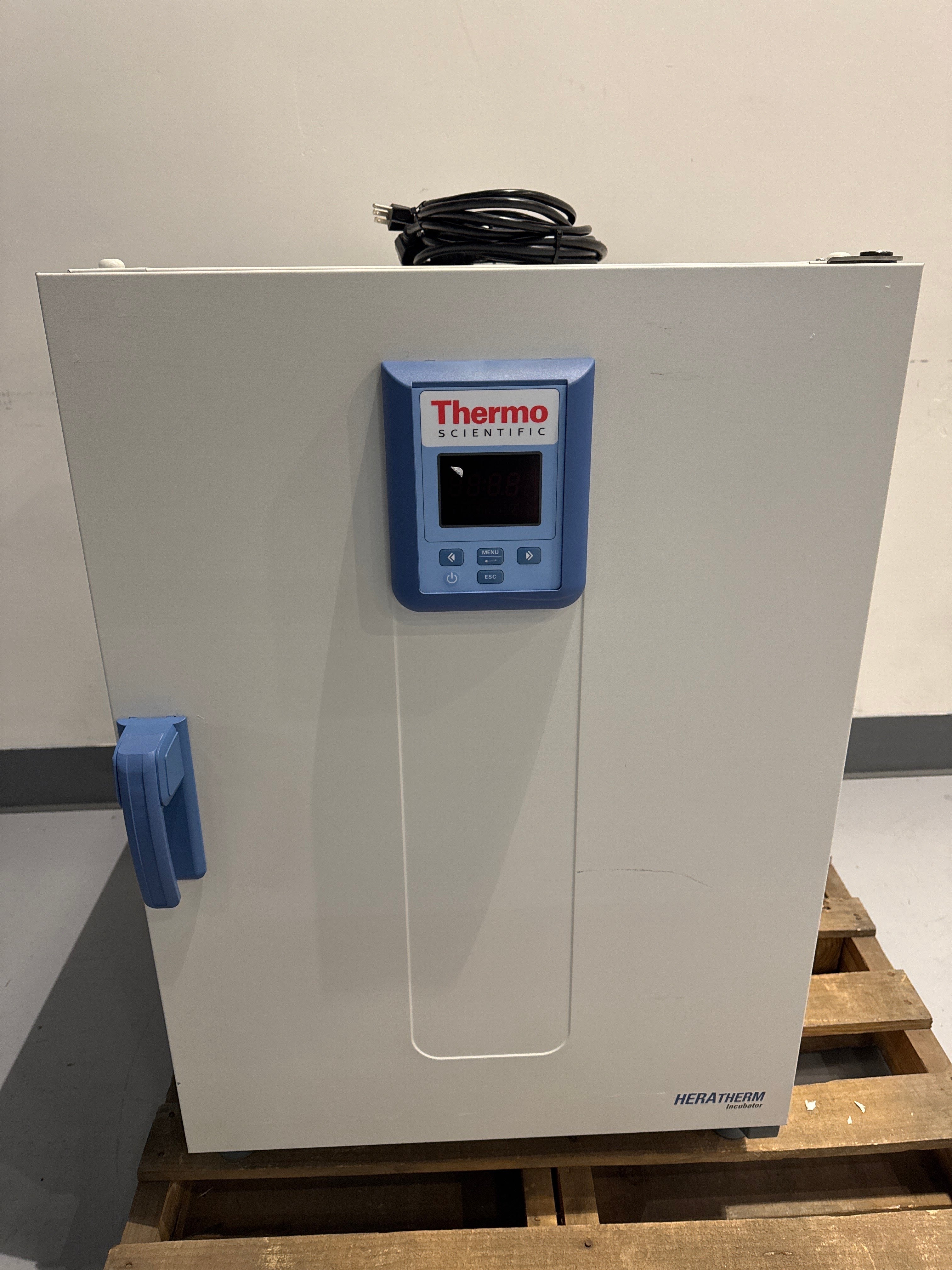 Thermo Scientific Heratherm IGS180 Bench Top Incubator W/ 2x Shelve ...