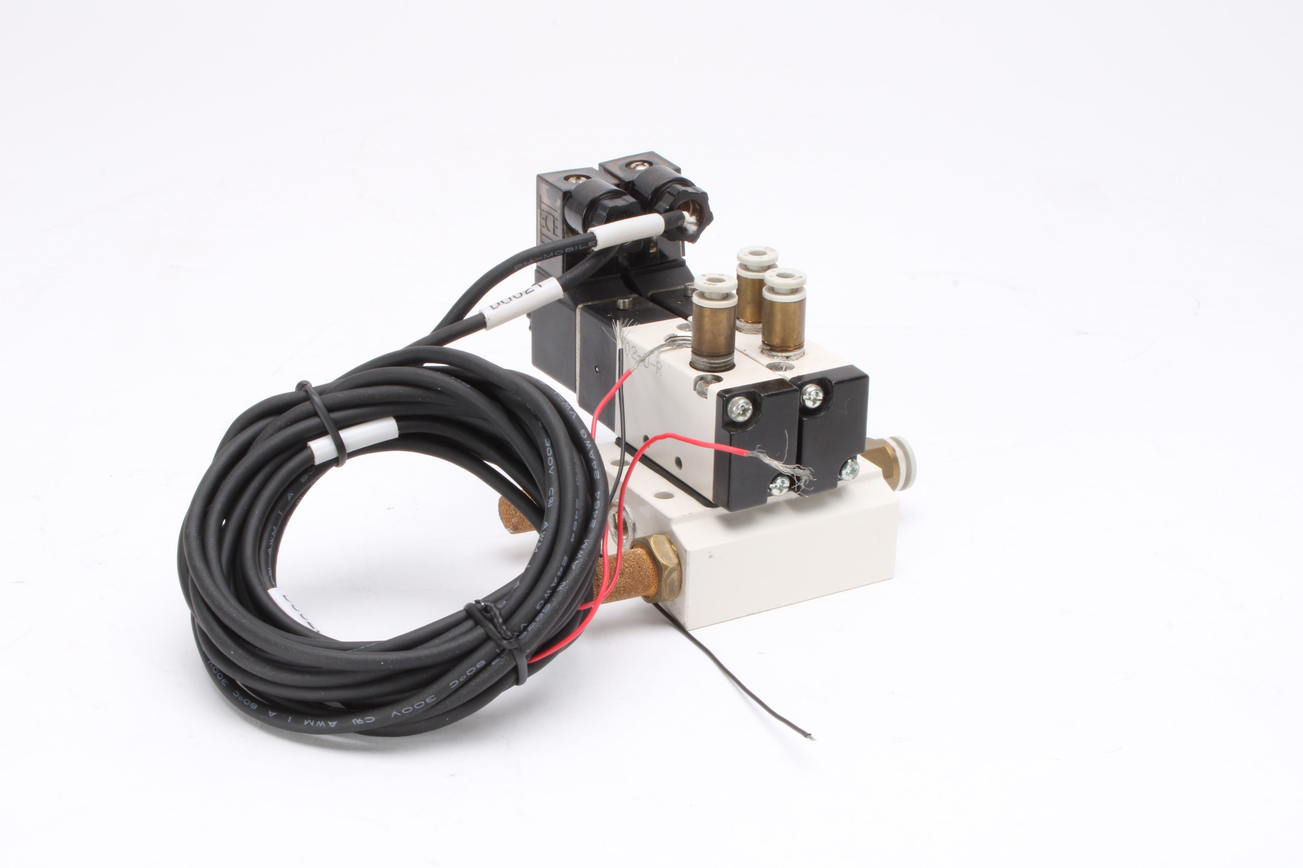 AirTAC 2x 4V110-06 Solenoid Air Valves With Manifold – NTC Tech