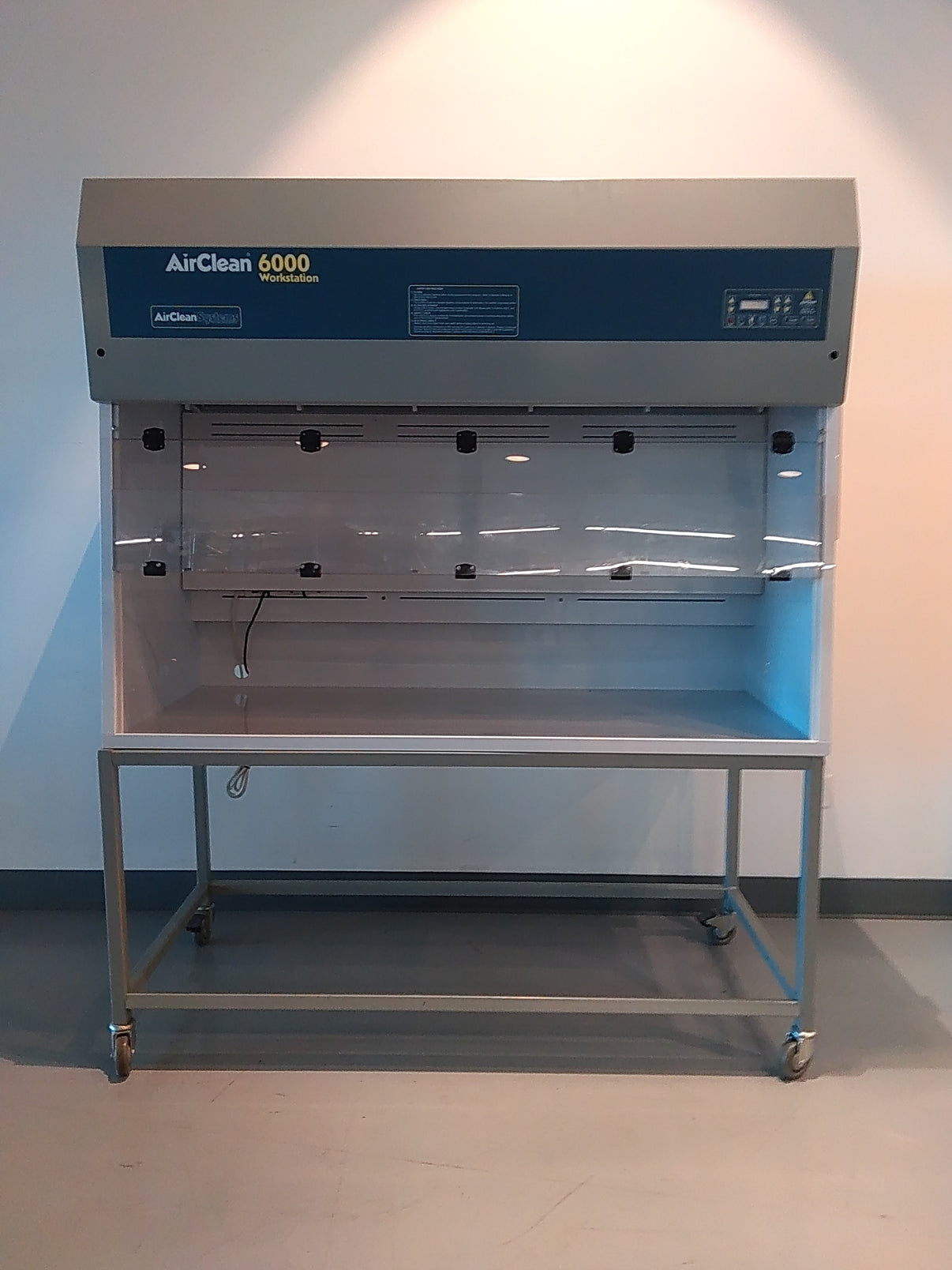 AirClean AC6000 Clean Air Workstation With Model 300 Controller and Ne ...