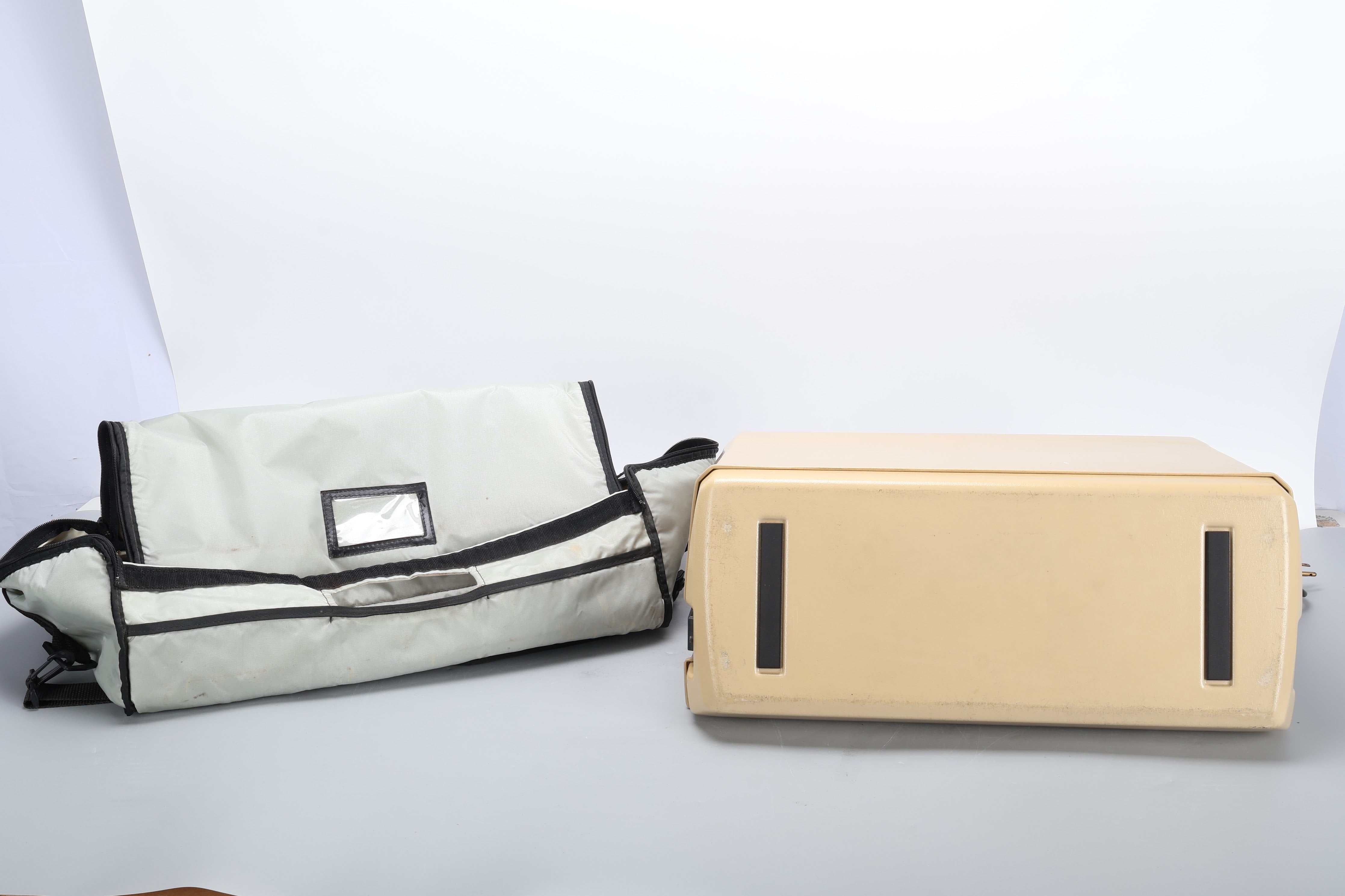 Osborne 1 Portable Computer Vintage Early 1980s W/ Accessories and Cas ...