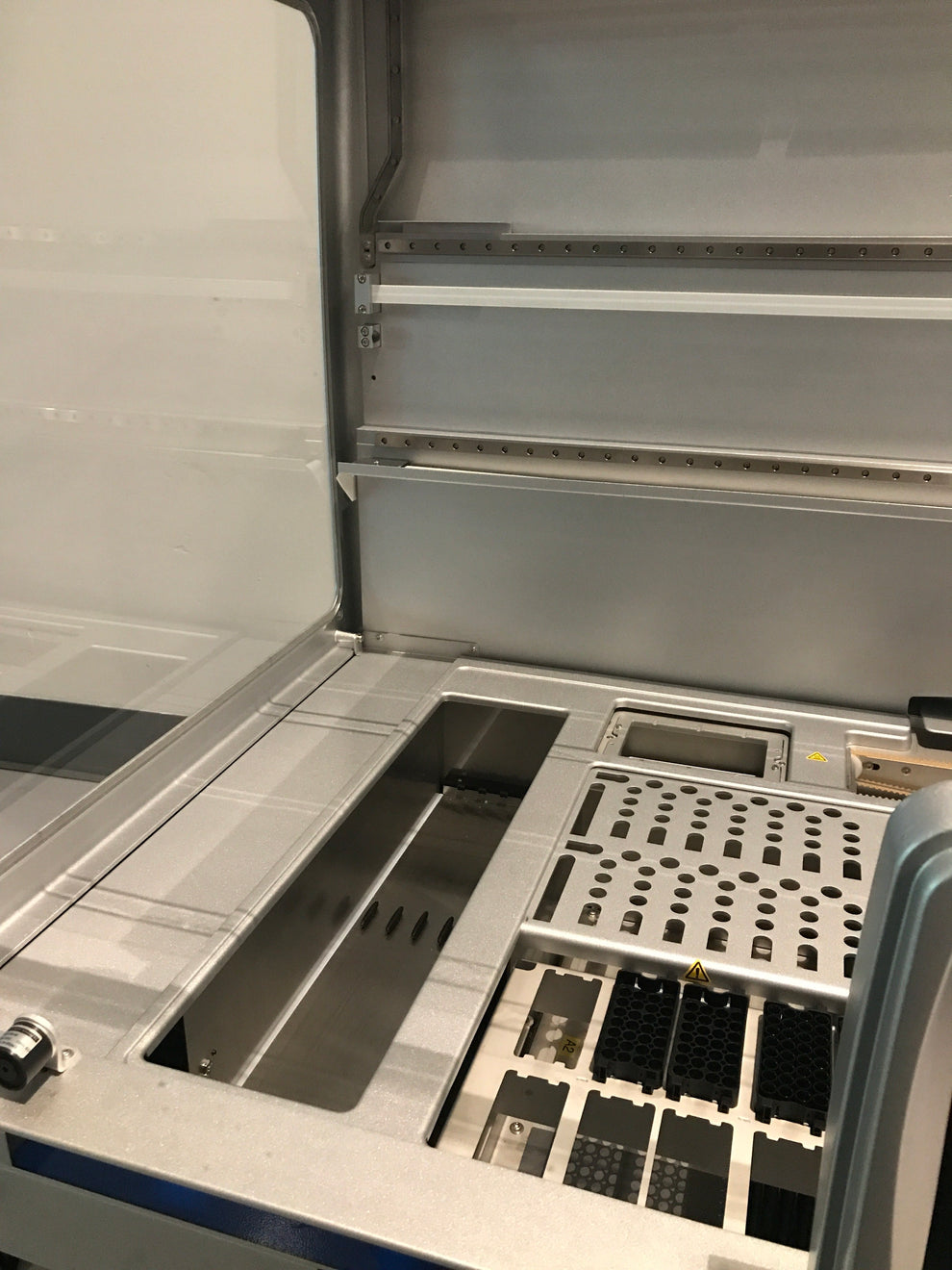 Qiagen QIAsymphony SP Automated RNA/DNA Purification Sample Preparatio ...