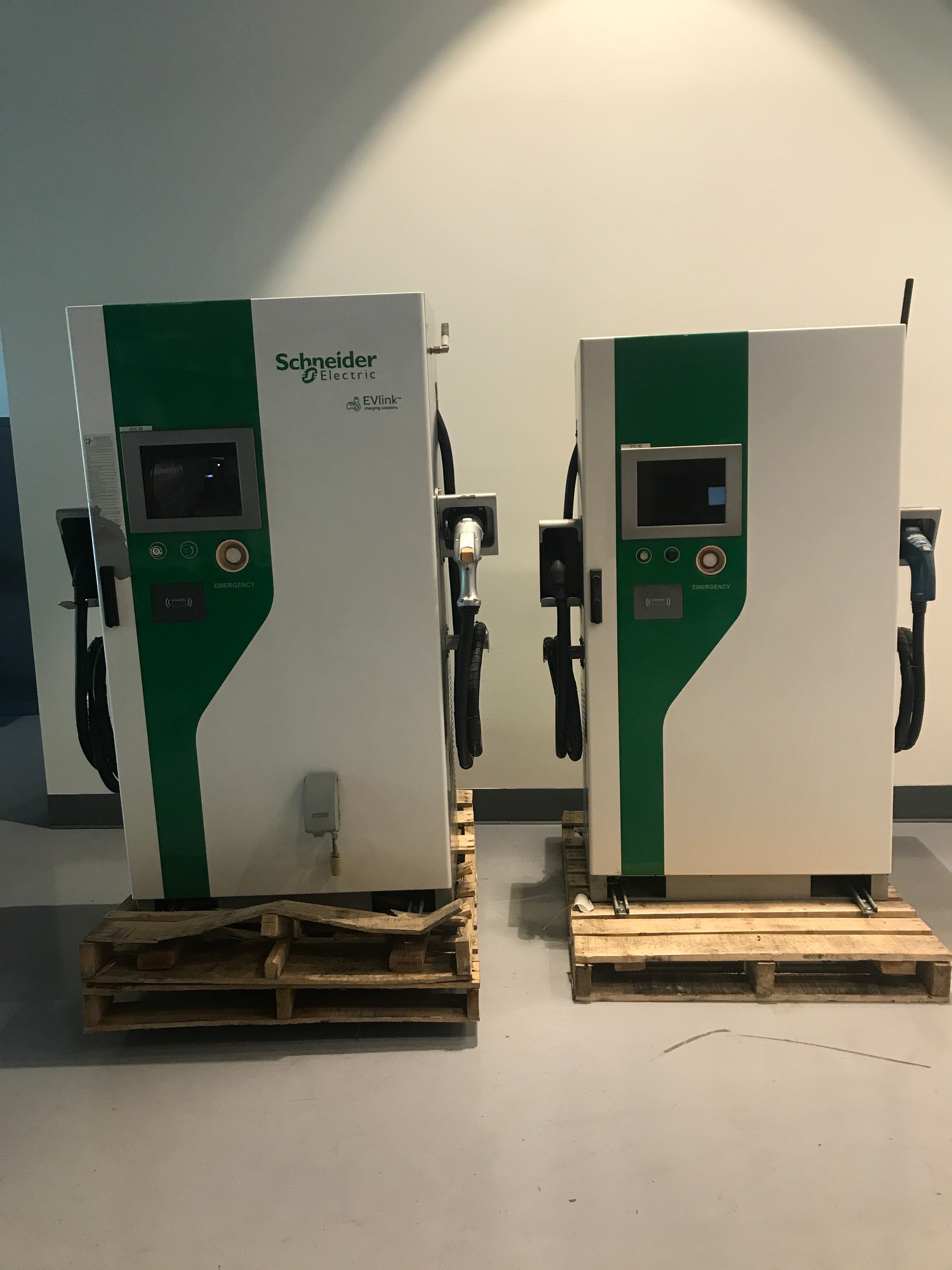 Schneider Electric EVDC48050CHACCS Level 3 Pedestal Charging Station L ...