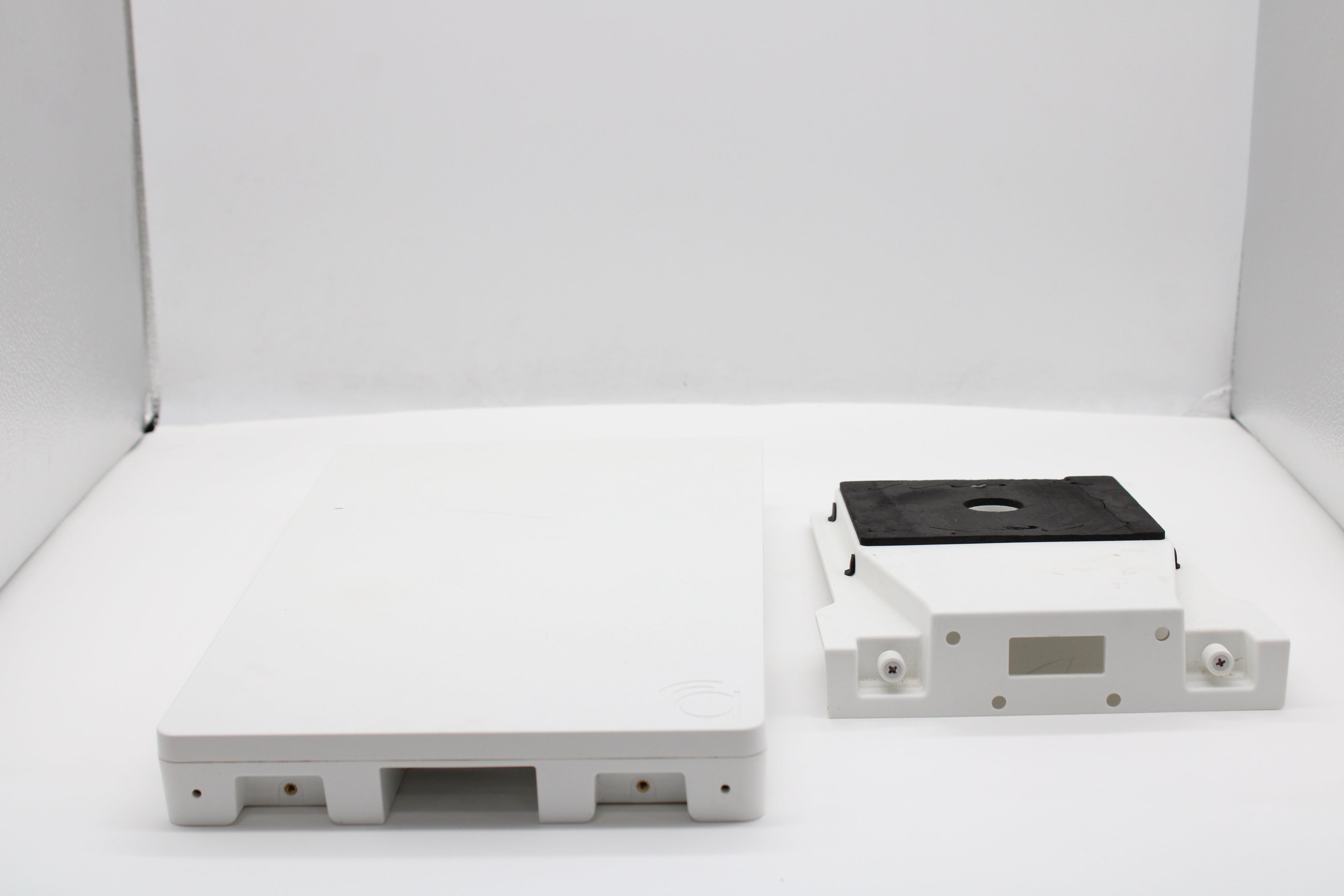 Araknis Networks AN-700-AP-O-AC IEEE 802.3at 48-54V POE+ AccessPoint W ...