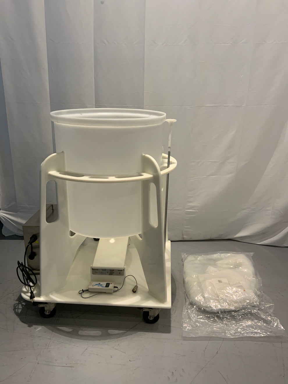 Millipore Mobius 200L Disposable Mixer Carrier W/ MIX0200L1711130-SP A ...