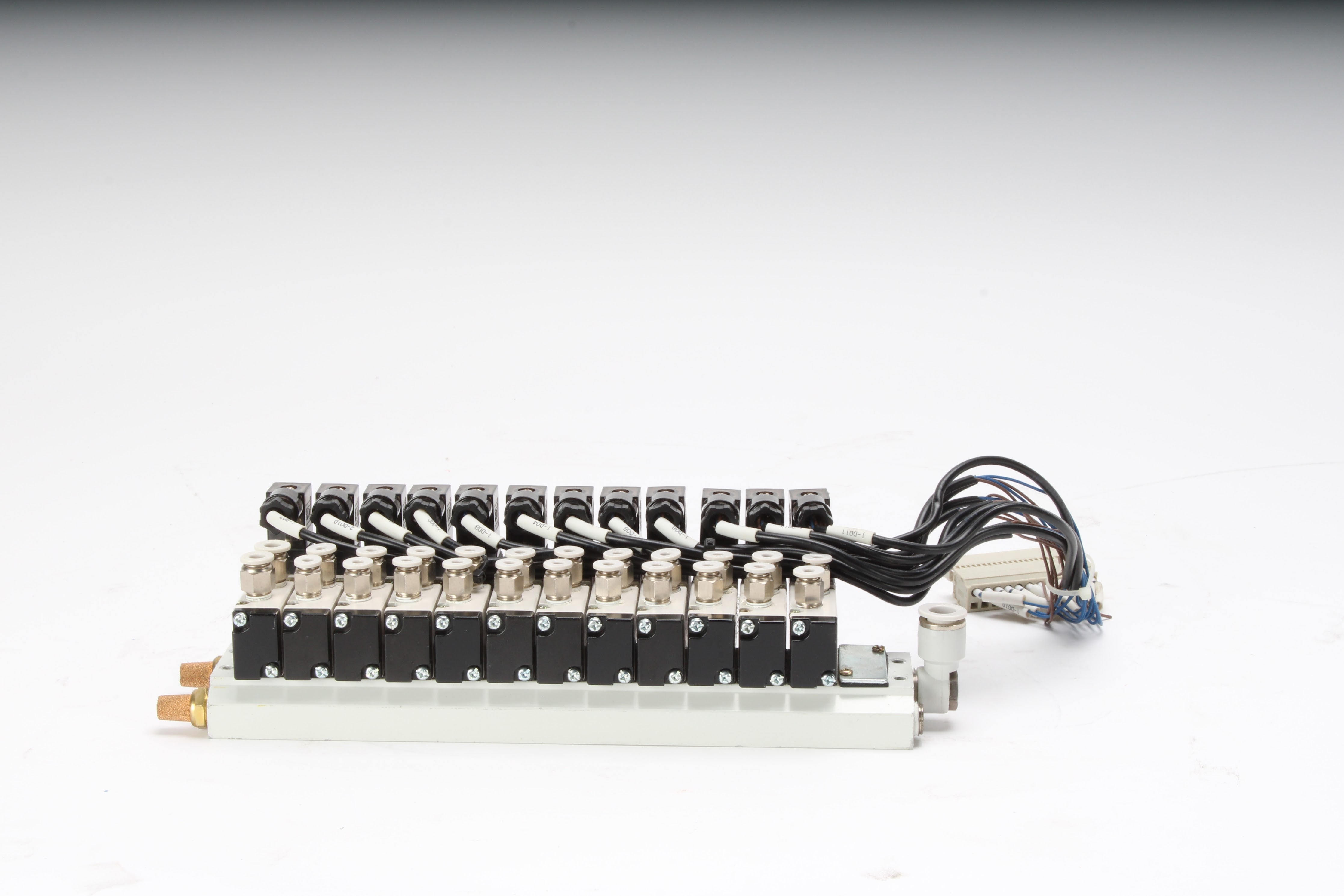 Airtac 12x AV110-06 Solenoid Air Valves on Manifold – NTC Tech