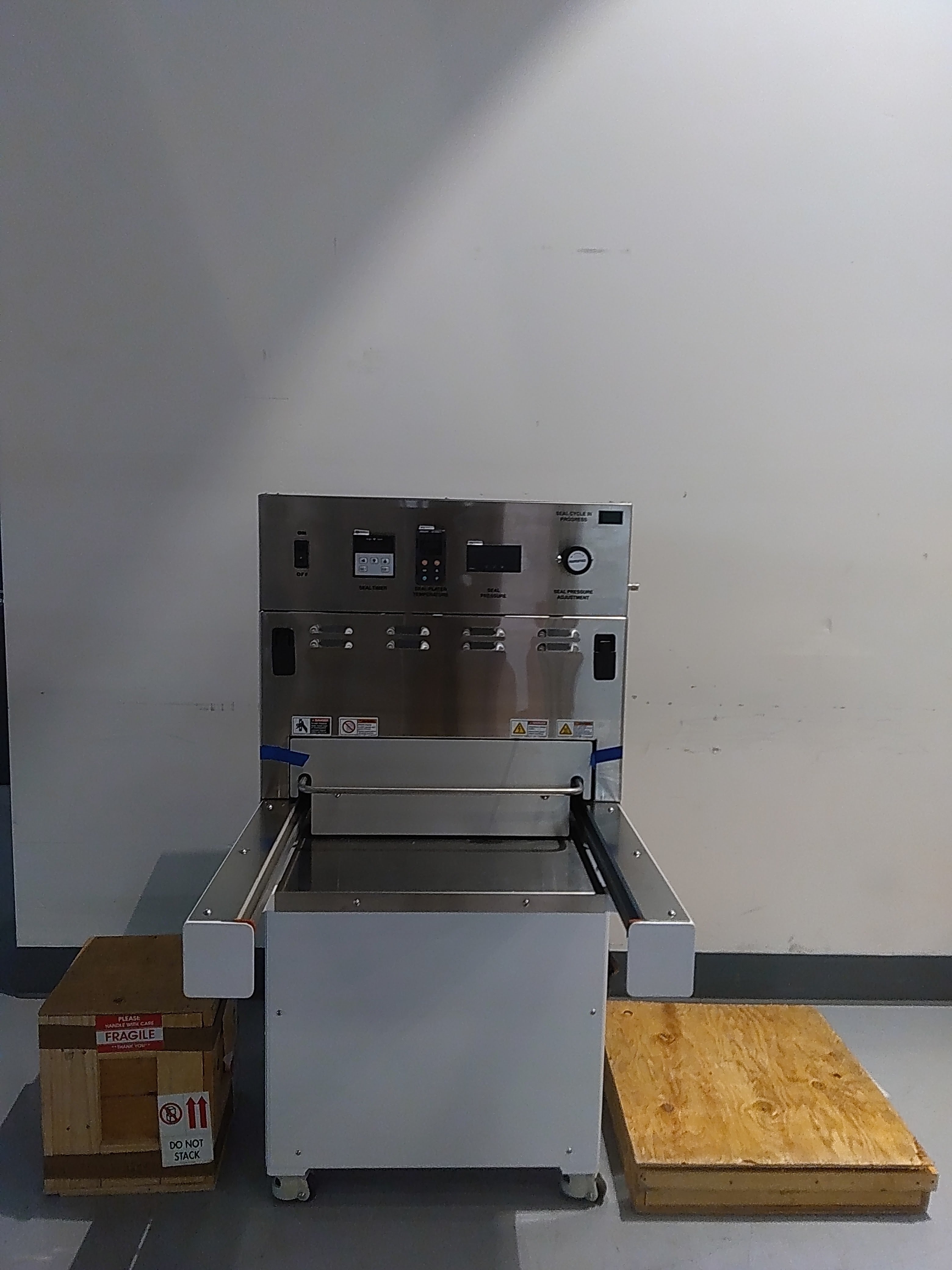Belco Packaging Systems BM2020-E2W1 Medical Tray Sealer With Accessori ...