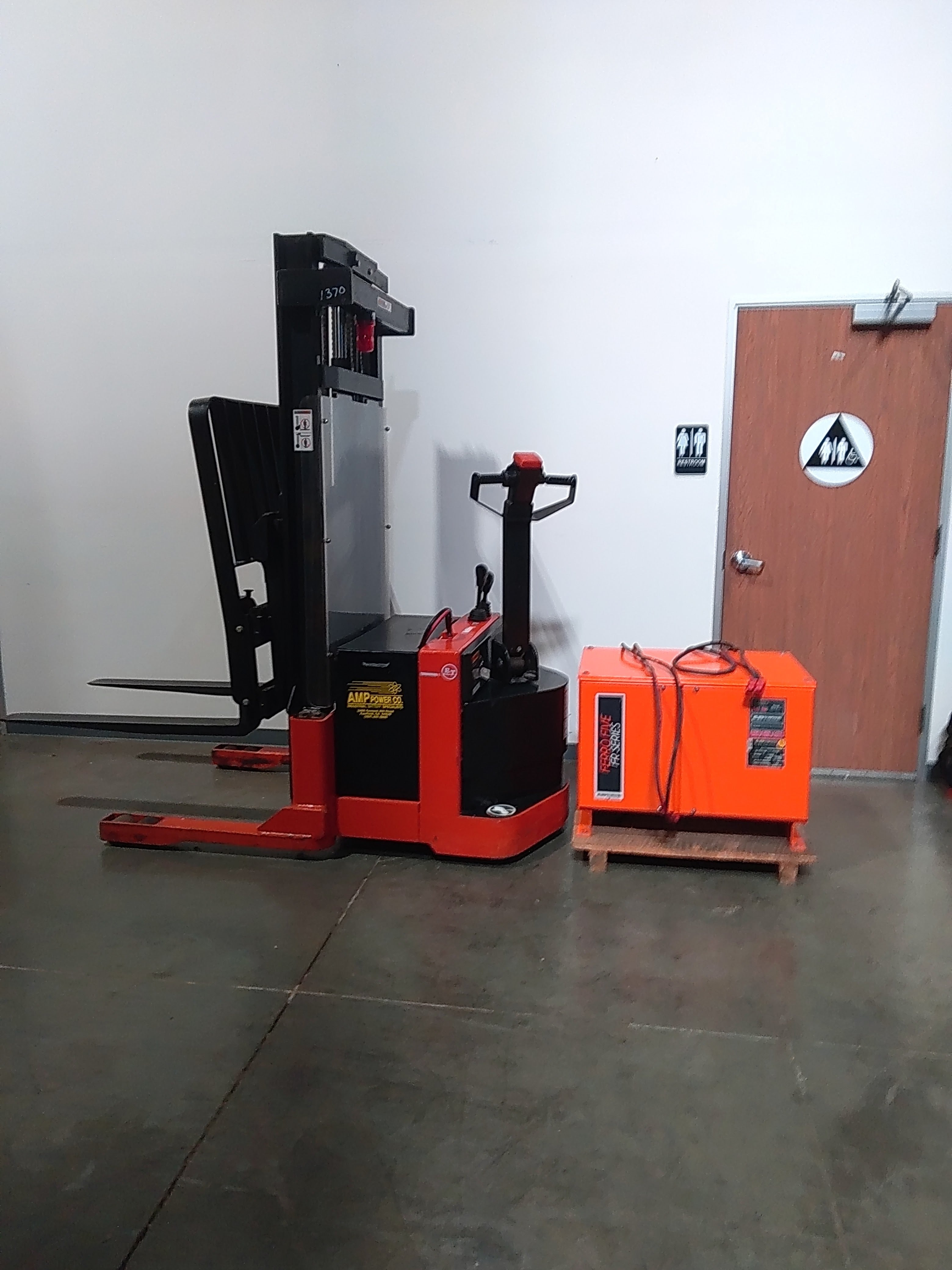 BT Prime Mover WRX30 Electric Forklift W/ Ferro Five FR12HK550 Battery ...