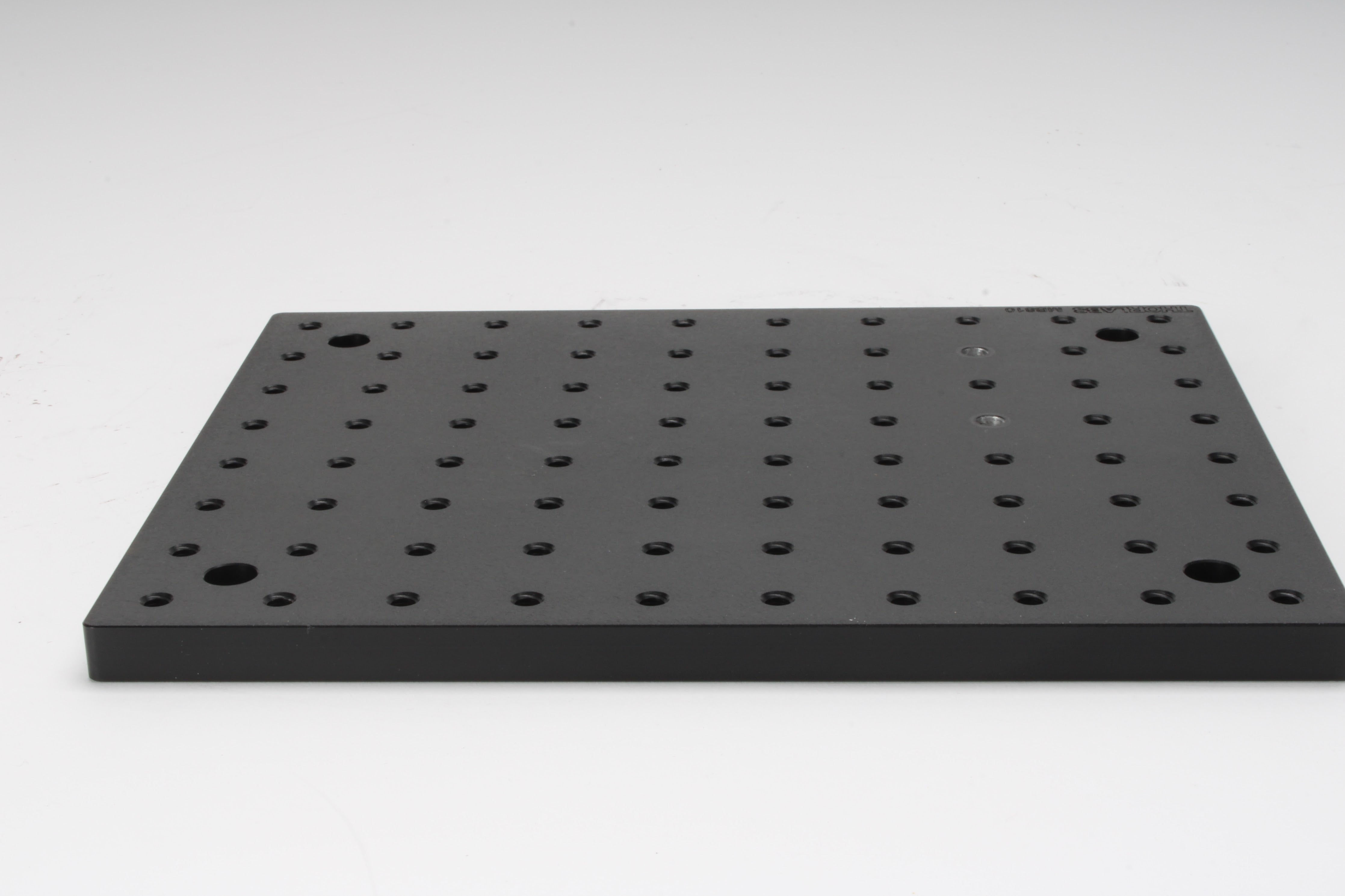 Thorlabs MB810 Aluminum Breadboard 8" x 10" x 1/2", 1/4"-20 Taps – NTC Tech