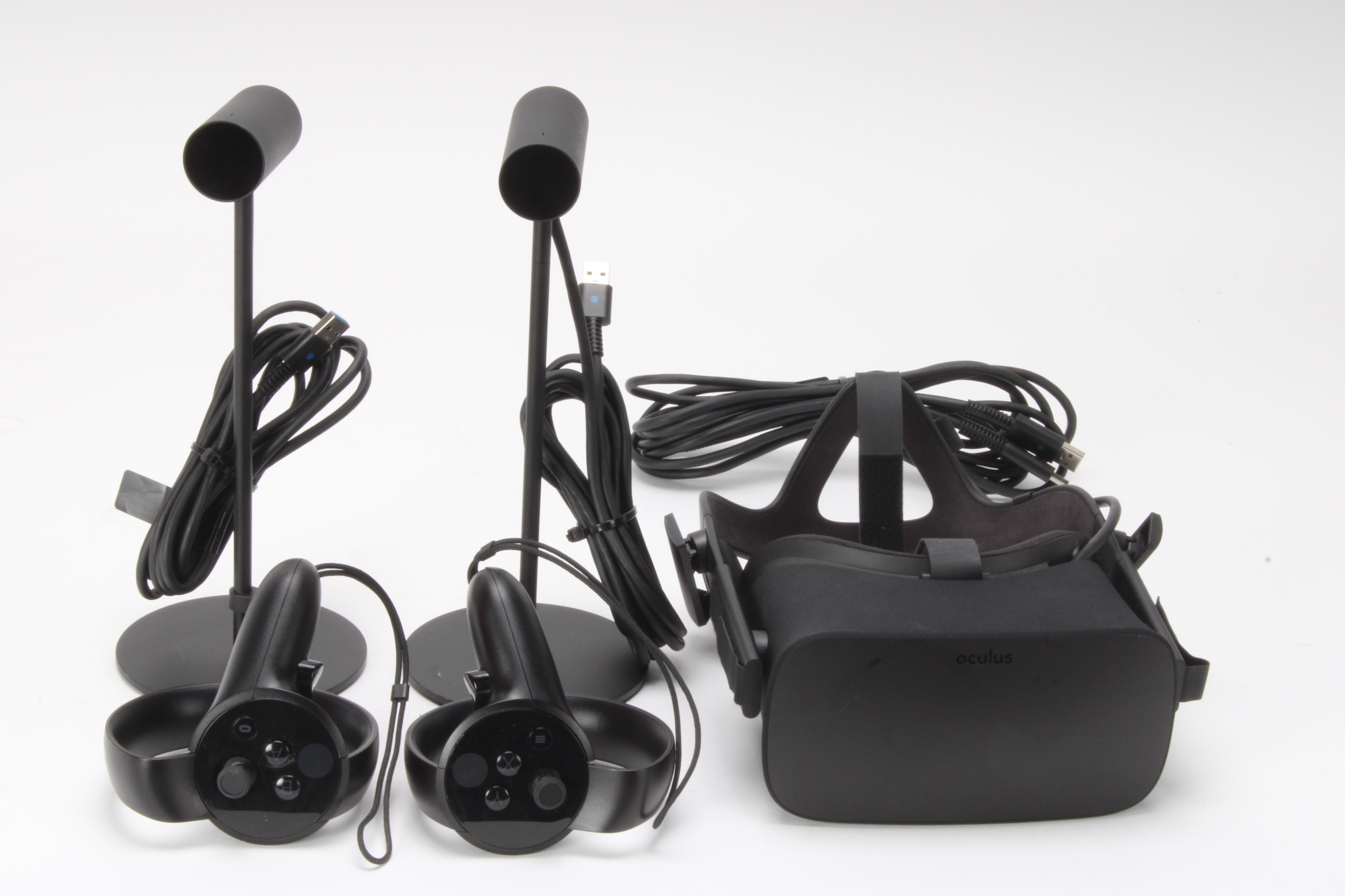 Oculus Rift Virtual Reality Headset 340-00052-05 With Sensor and Acces ...