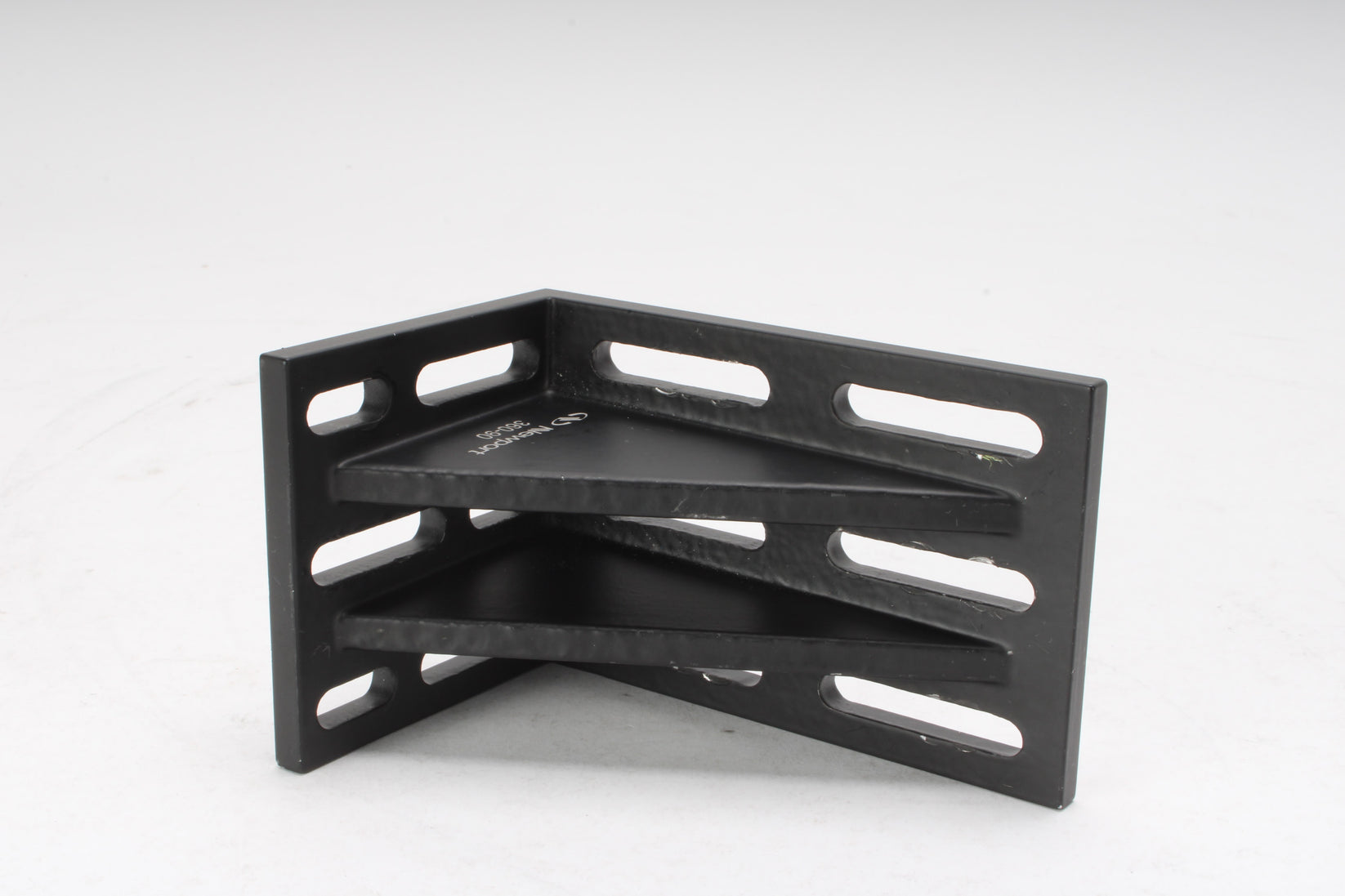 Newport 360-90, Angle Bracket, 90d Degree, Slotted Faces – NTC Tech