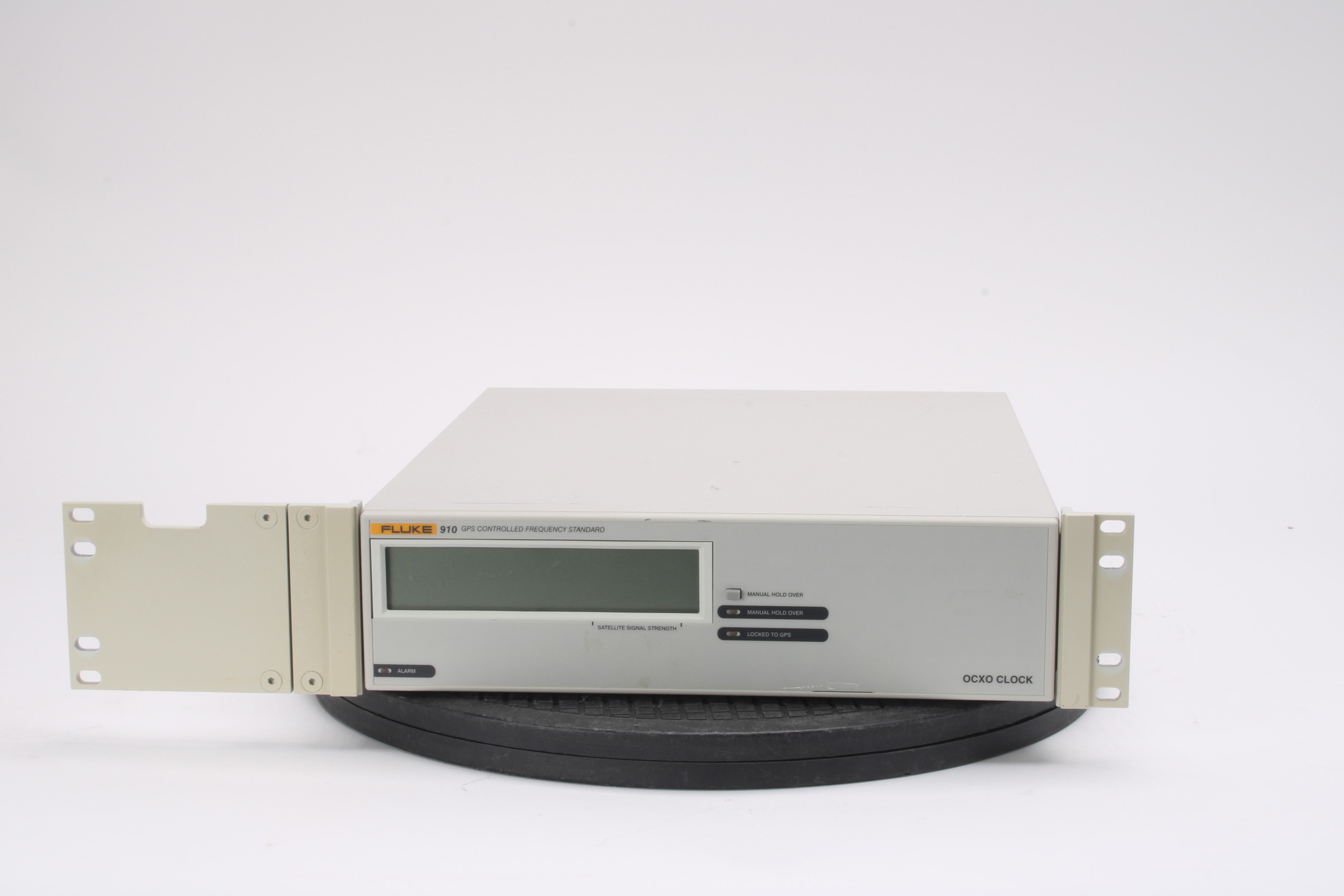 Fluke 910 GPS Controlled Frequency Standard With Rack Mount Ears – NTC Tech