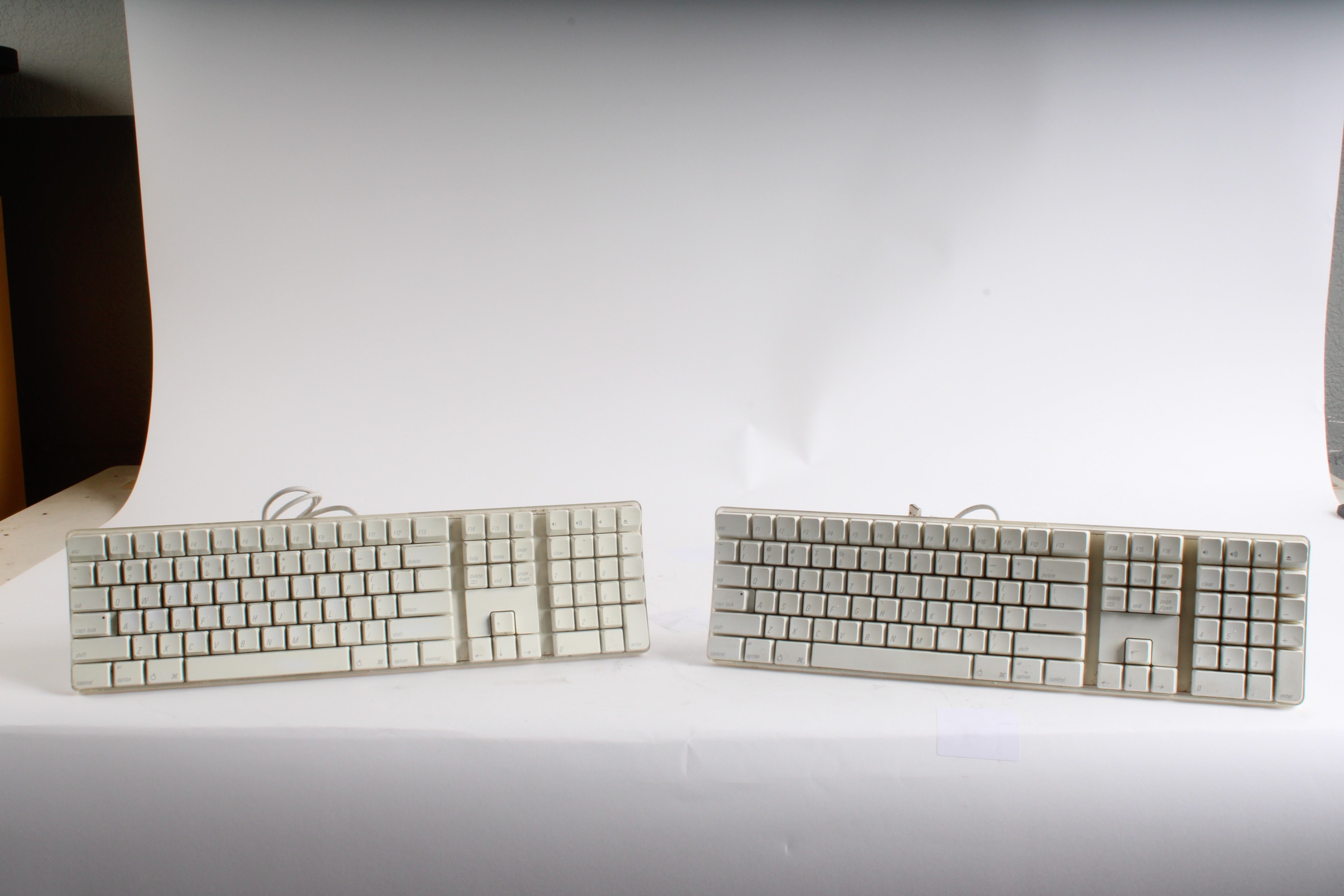 Apple Macintosh A1048 White Pro USB Mac Keyboard Lot of 2 - Fair Condi ...