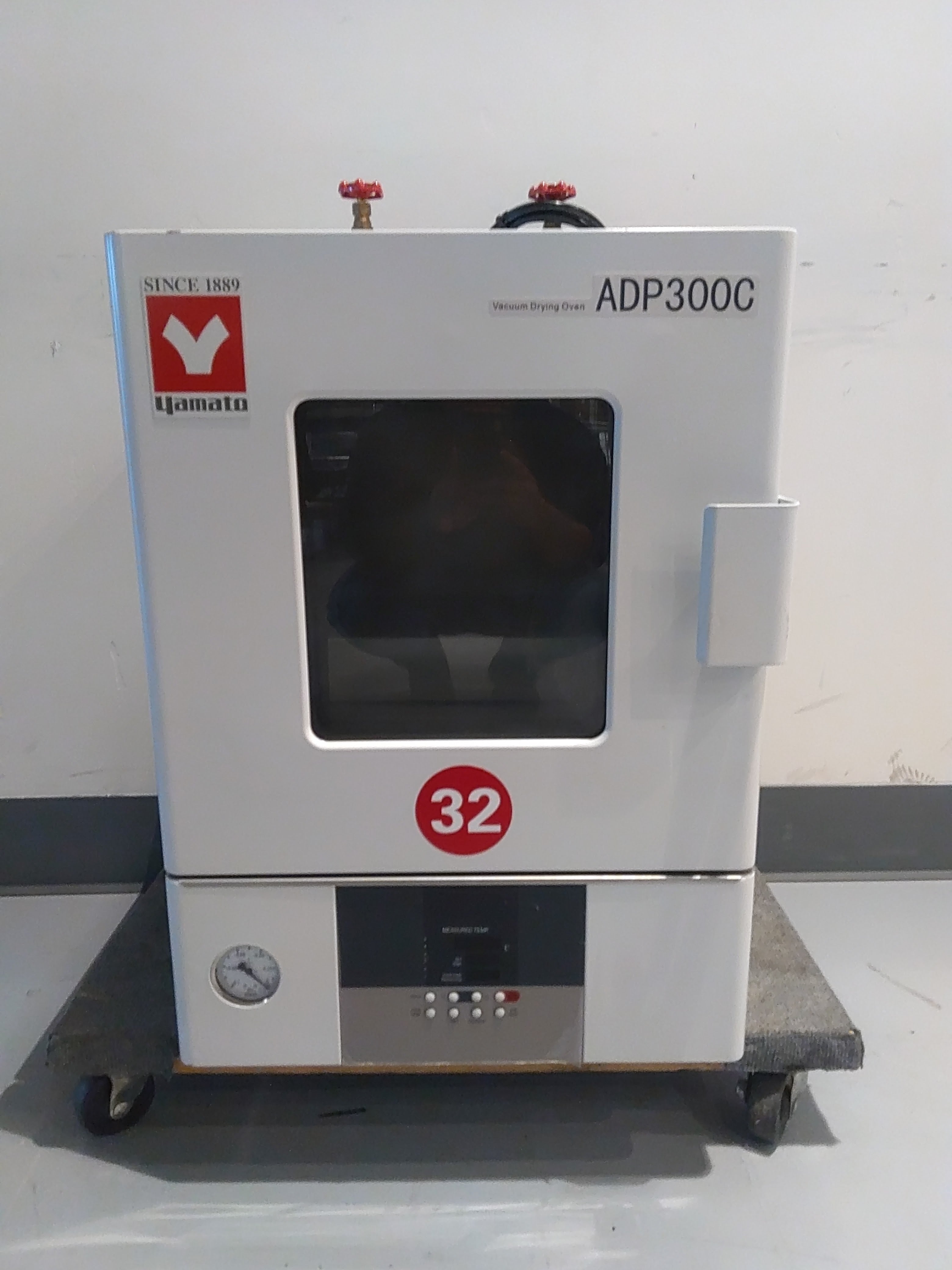 Yamoto ADP 300C Standard Size Benchtop Vacuum Drying Oven – NTC Tech