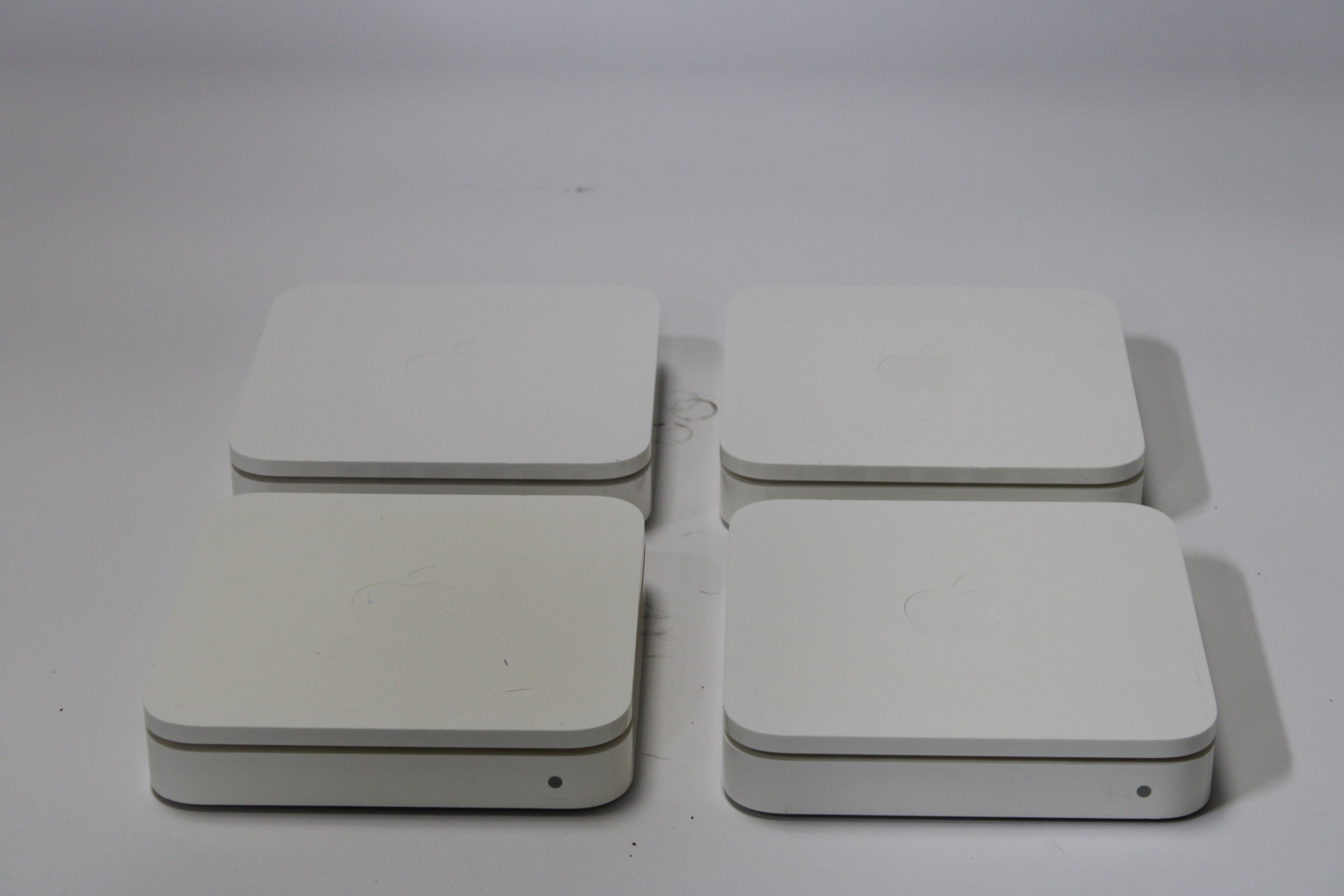 Apple 3x: A1354 and 1x: A1143 AirPort Exteme Base Station - Lot of 4 ...