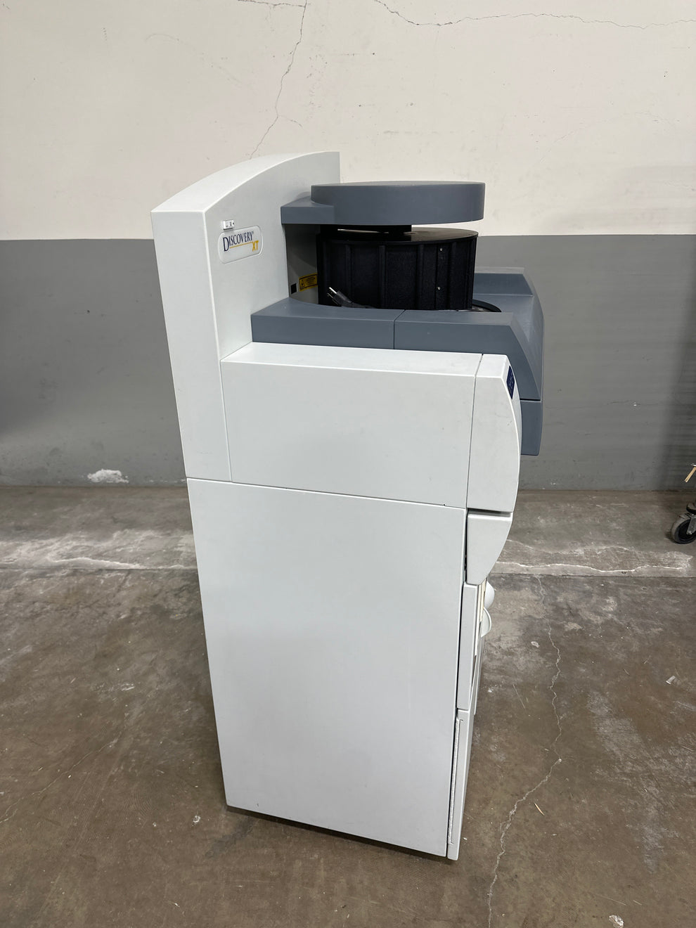 Ventana Discovery XT 750-701 Automated Slide Staining System 8 fluid c ...
