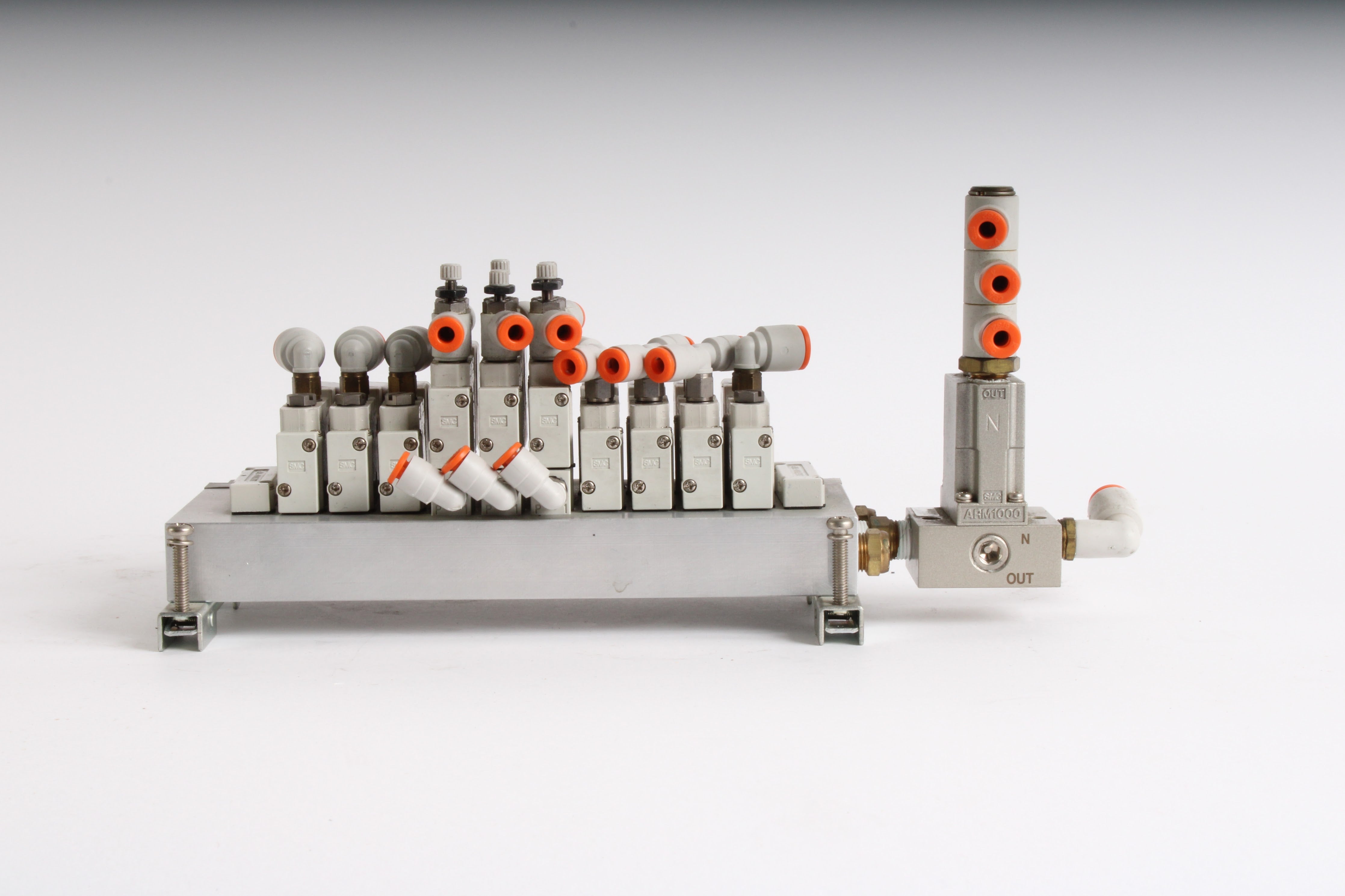SMC 10x VQZ1121-5L01-M5 Solenoid Valves and ARM1000 Regulator – NTC Tech