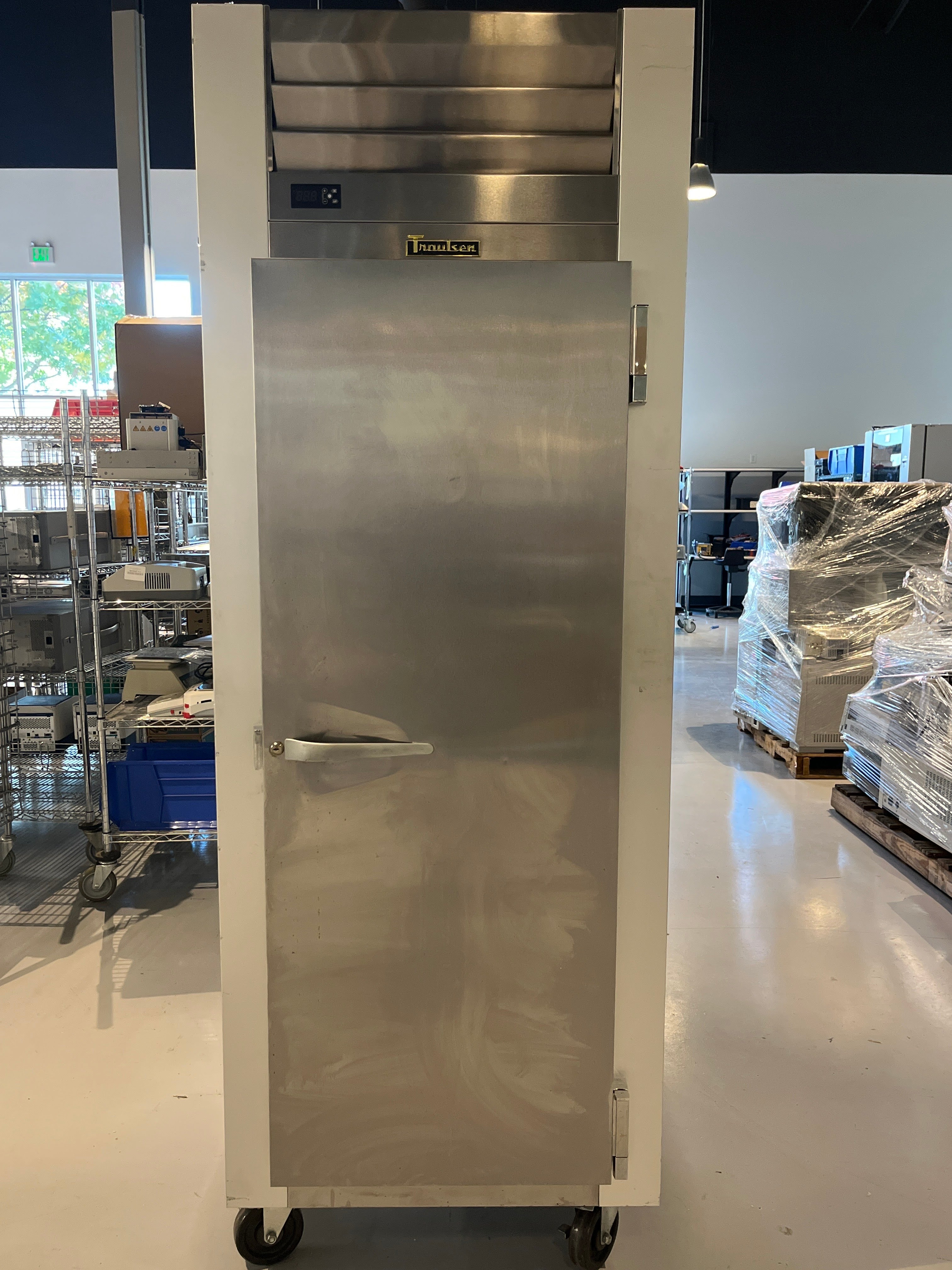 Traulsen G10010 Reach-In Refrigerator with Full Height Hinged Right Do ...