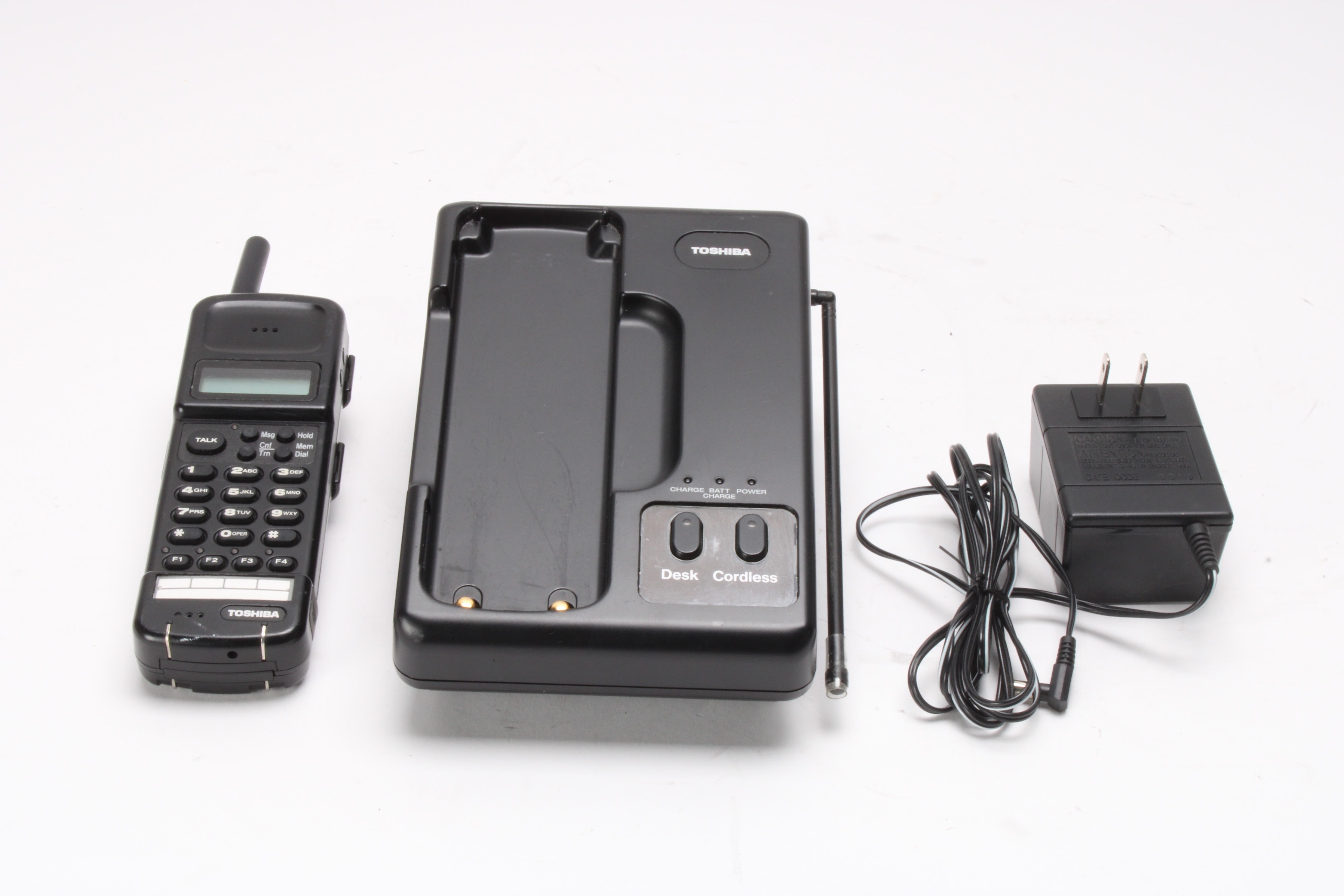 Toshiba DKT2004-CH Cordless Phone W/ DKT2004-CB Charging Base/Accessor ...
