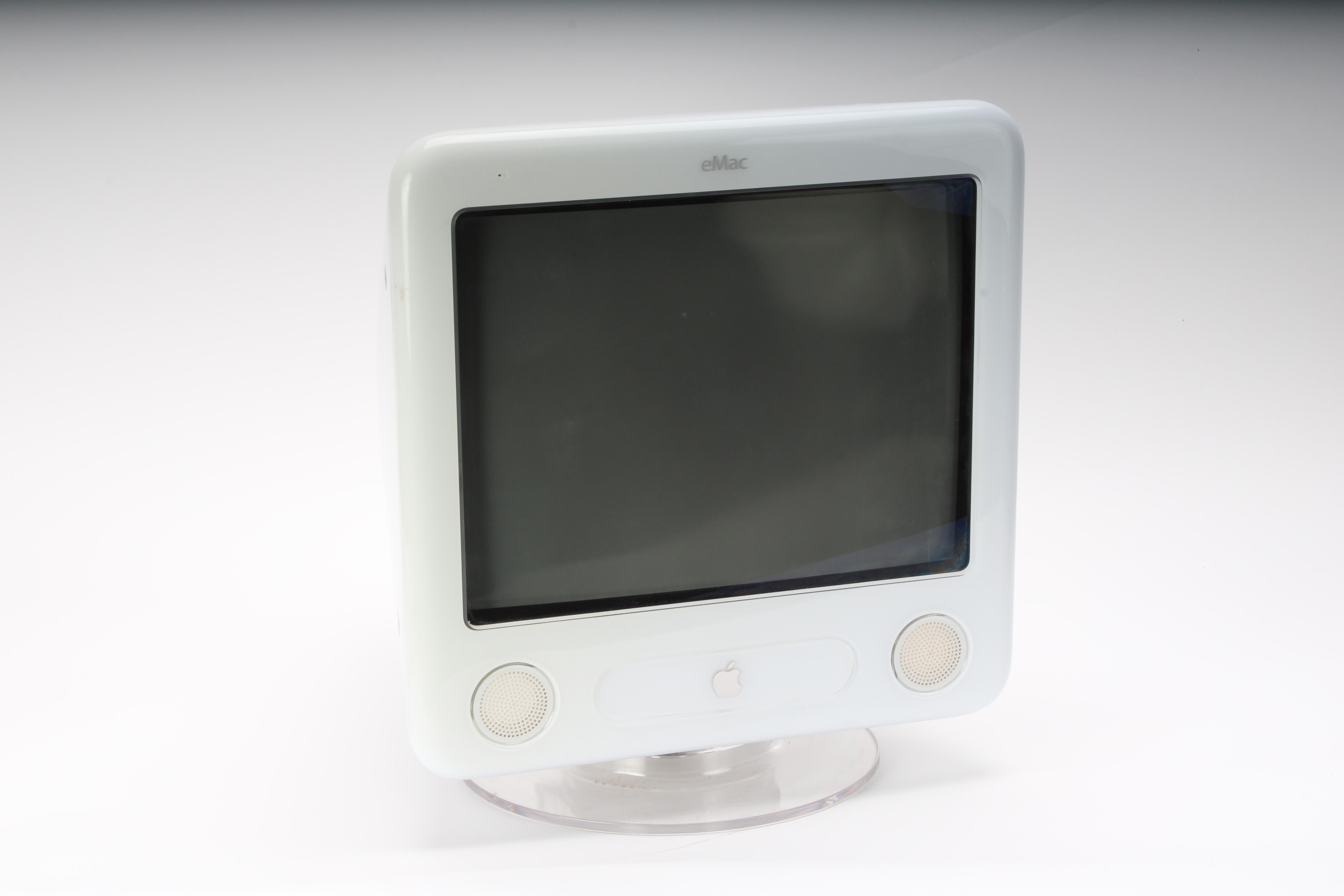 Apple eMac PowerPC 7A1002 445 (G4) CPU @ 1.0GHz / 640MB Ram / 40GB HDD ...