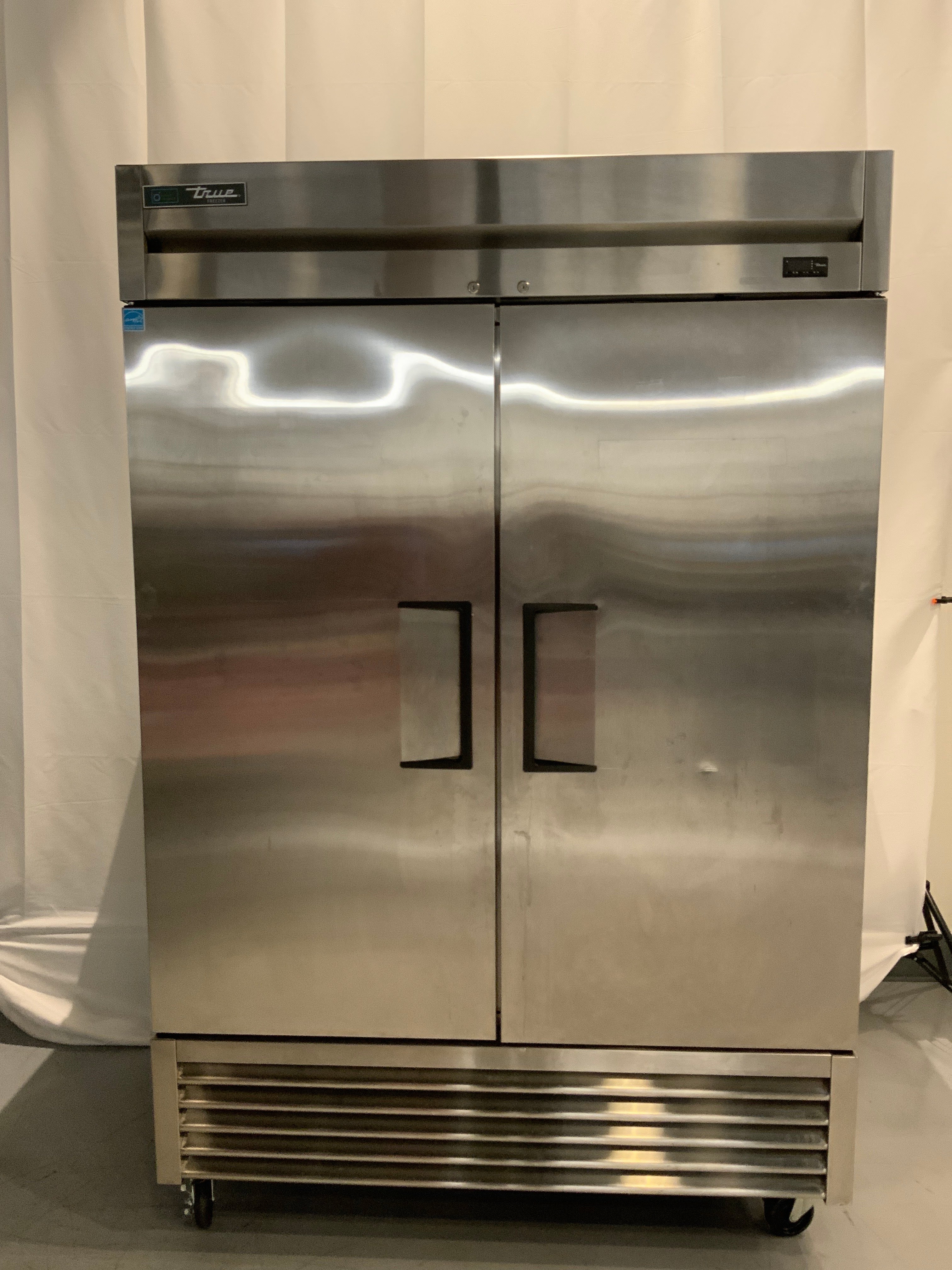 True T-49F-HC 54" Two Section Solid Door Reach In Freezer With 6x Shel ...