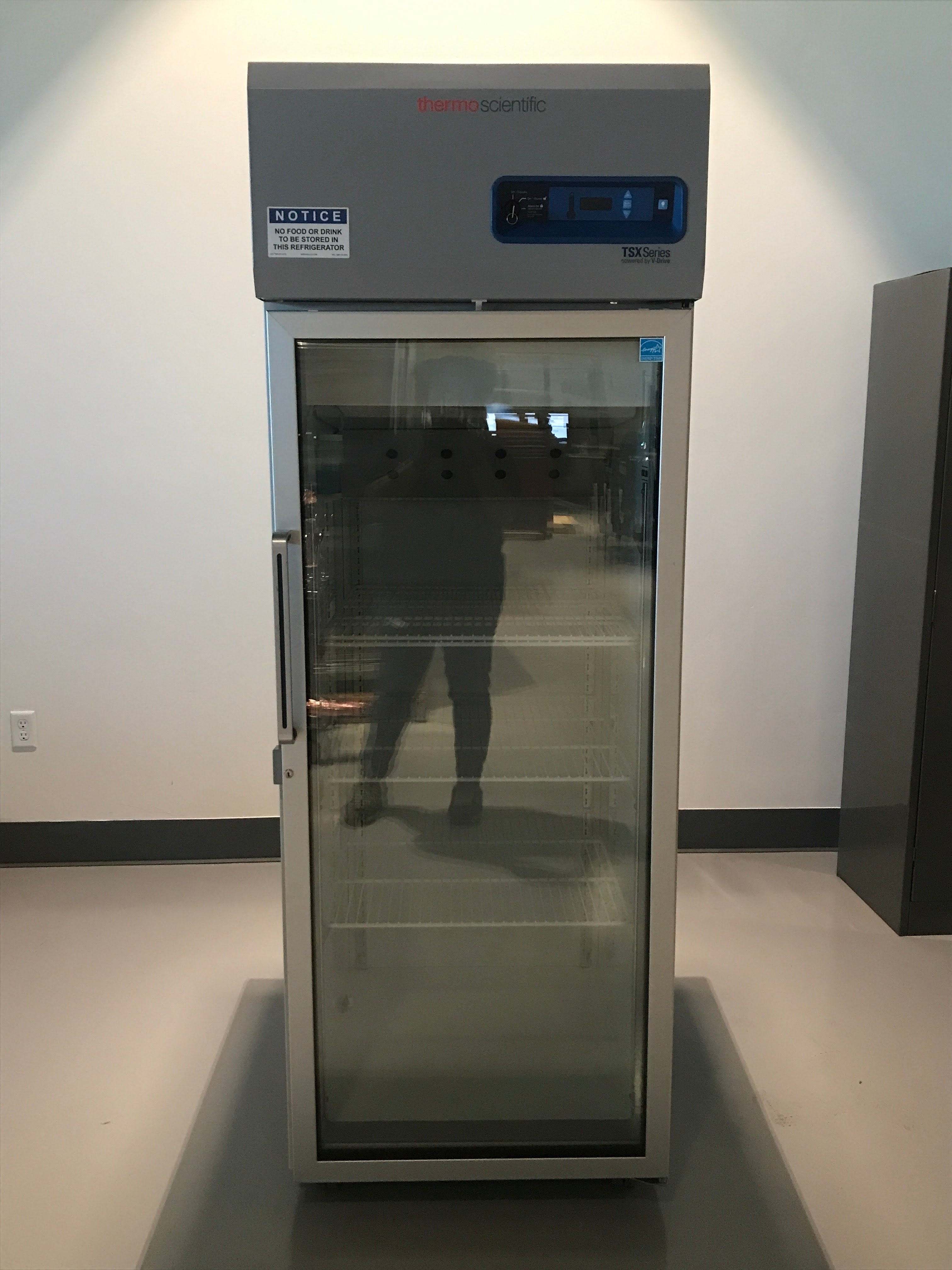 Thermo Scientific TSX2305GA TSX Series Lab Refrigerator With 4x Shelve ...