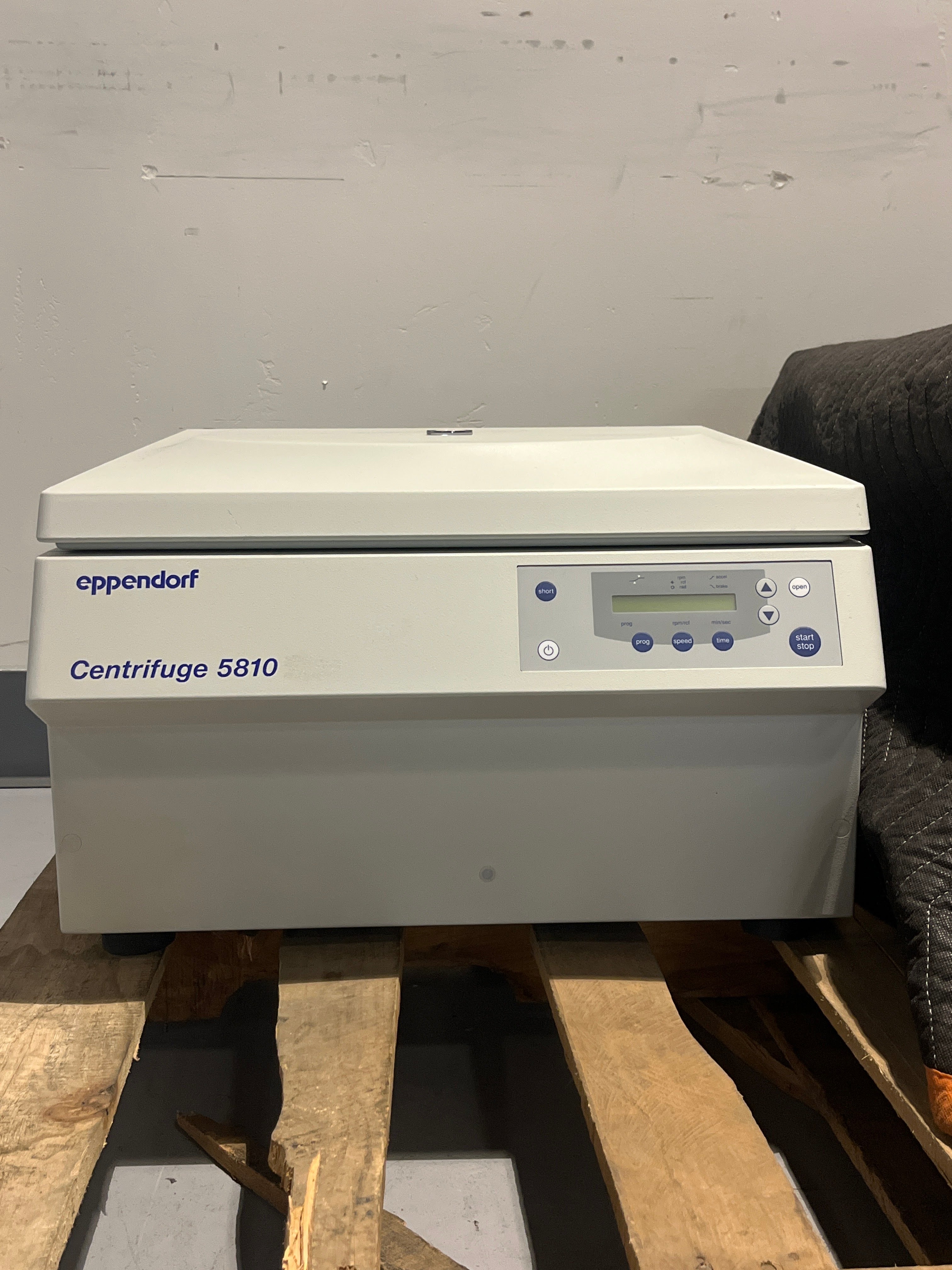 Eppendorf 5810 Benchtop High-Speed Centrifuge W/ S-4-104 Rotor, Bucket ...