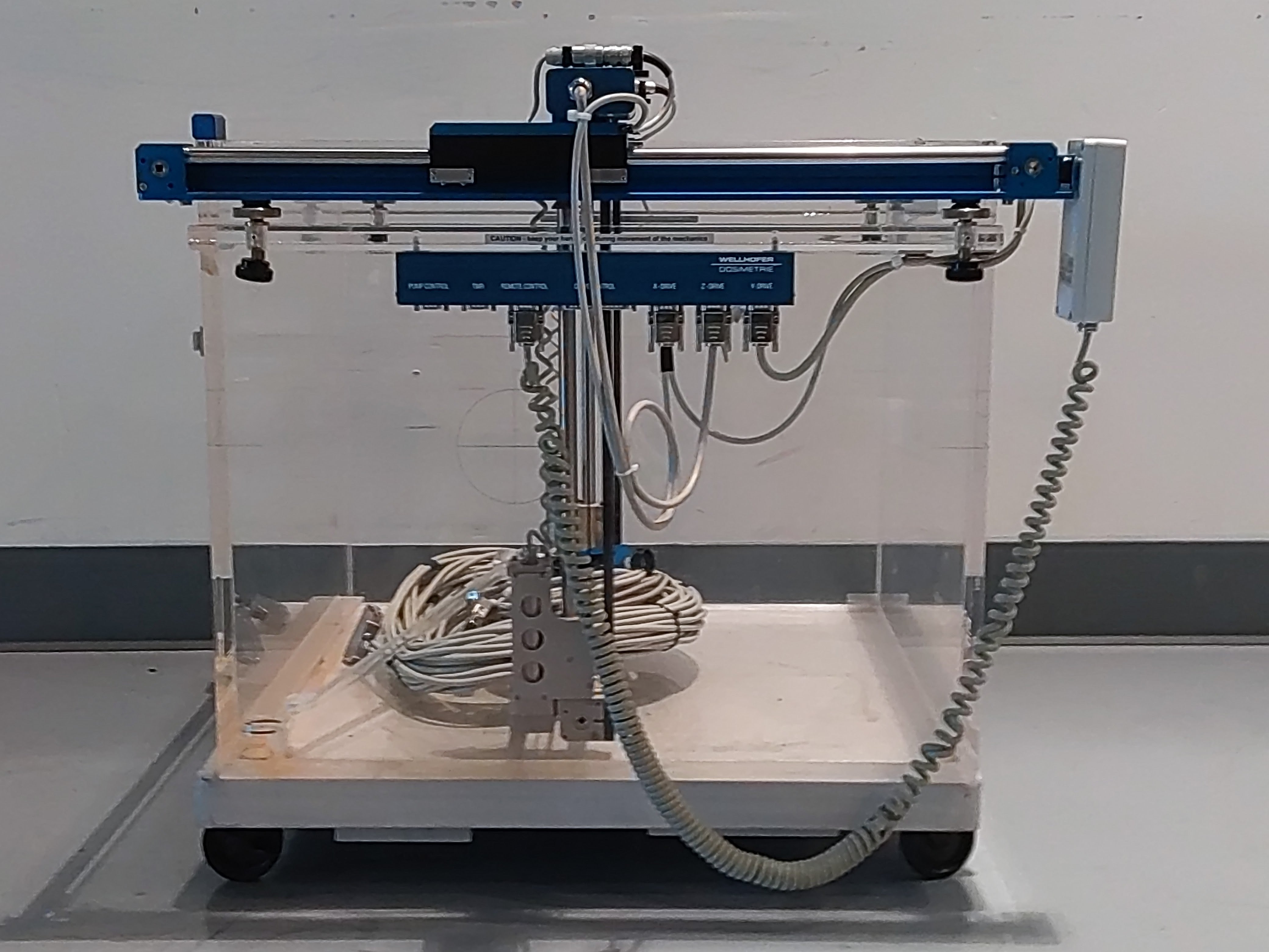 Wellhofer Dosimetrie With CU 500 Remote Control, Cables, and Clamp Mou ...