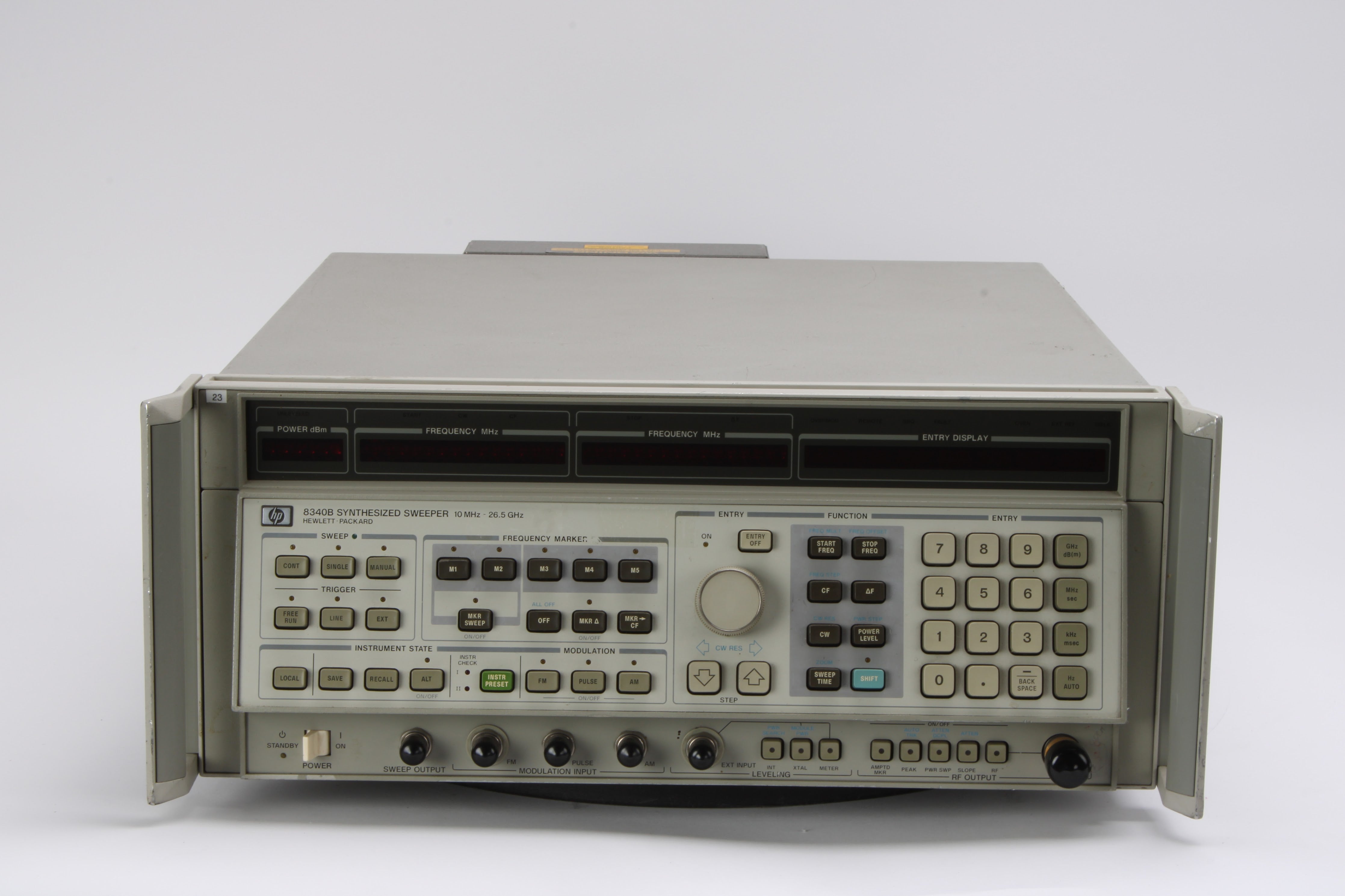 Hewlett Packard HP 8340B Synthesized Sweeper 10MHz-26.5GHz - No Option ...