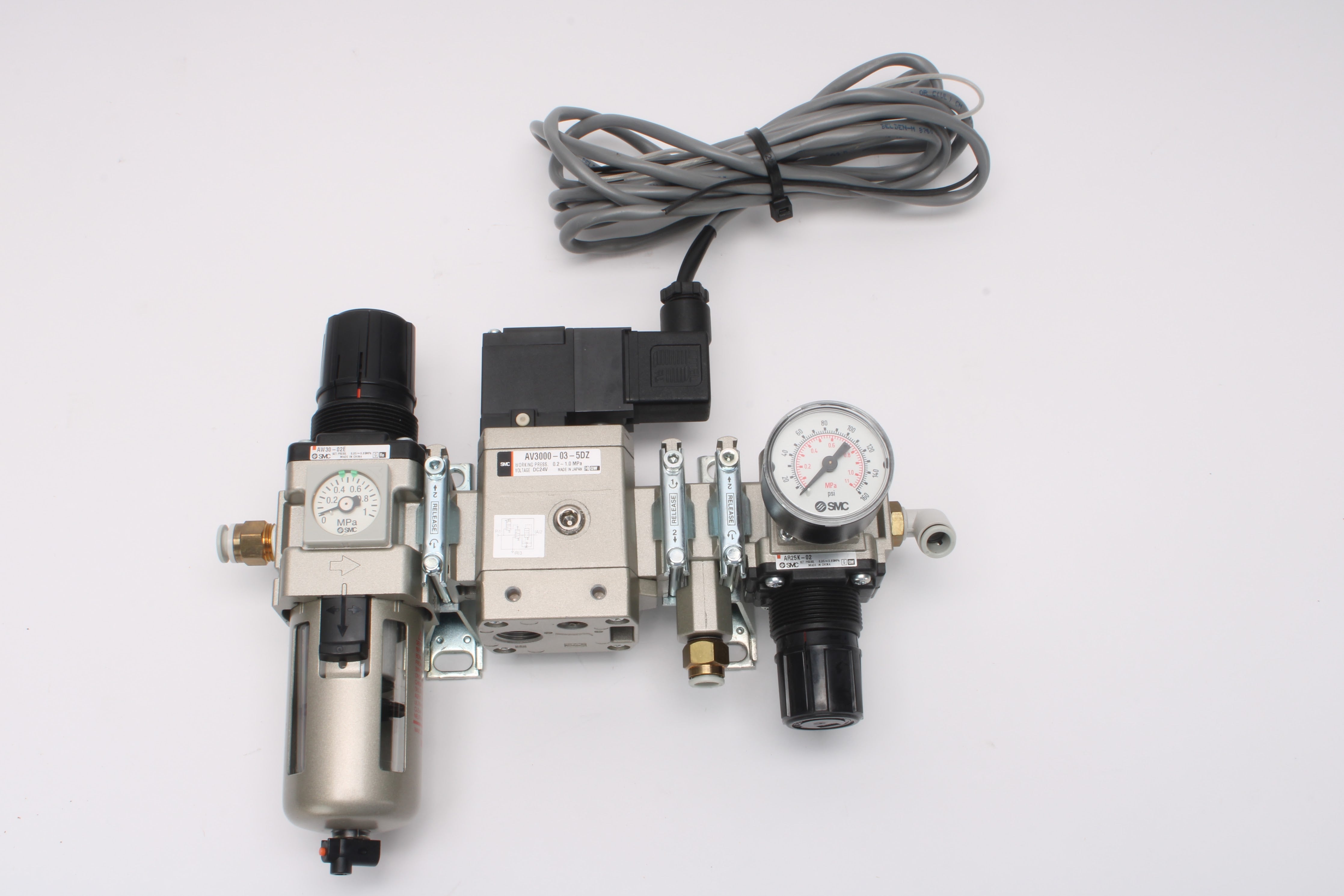 SMC AV3000-03-5DZC 0.2~1.0 MPa With AW30-02E and AR25K-02 Regulator Mo ...