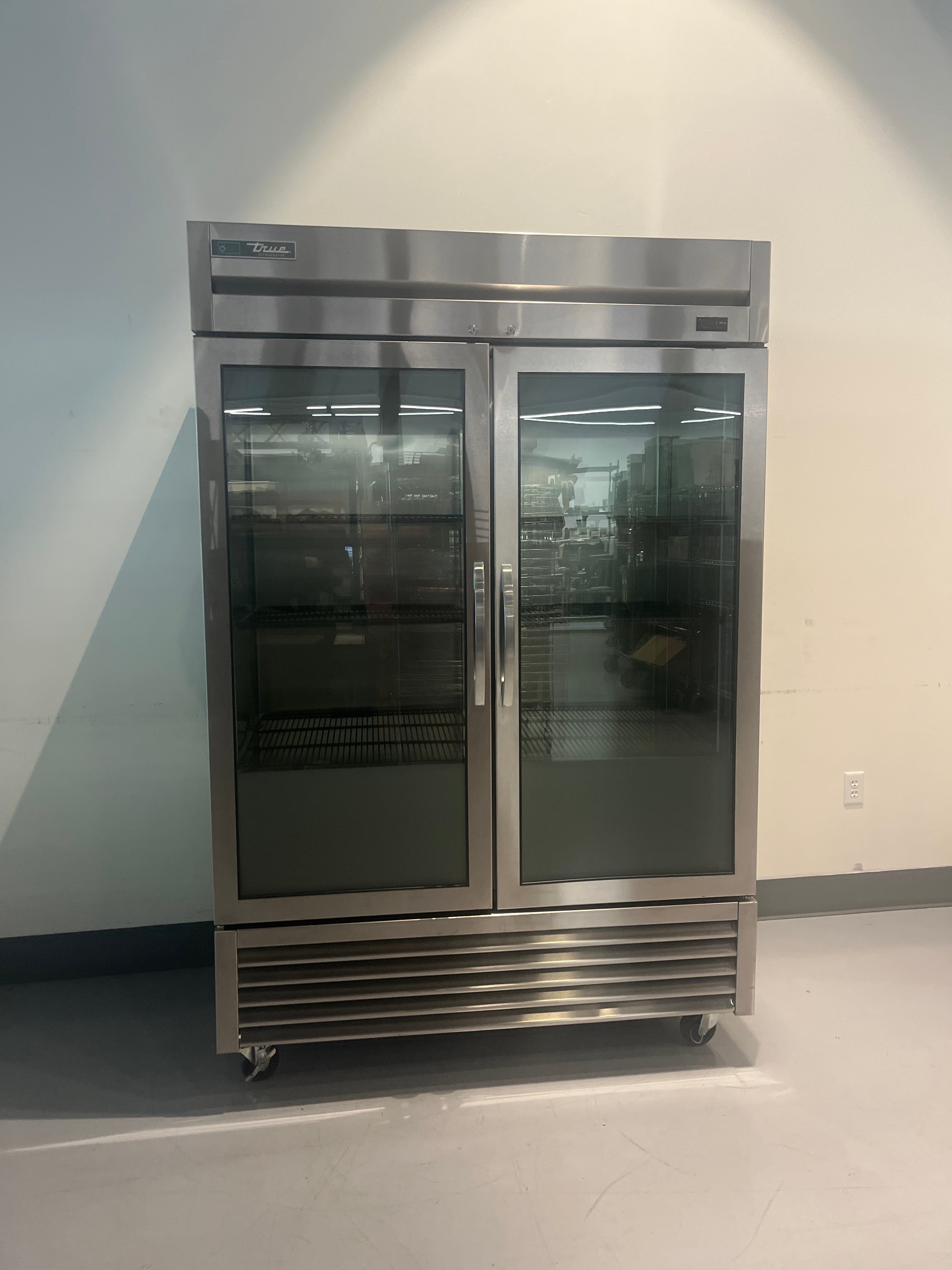 True T-49G-HC~FGD01 Reach-In Glass Swing Door Refrigerator With 6x She ...