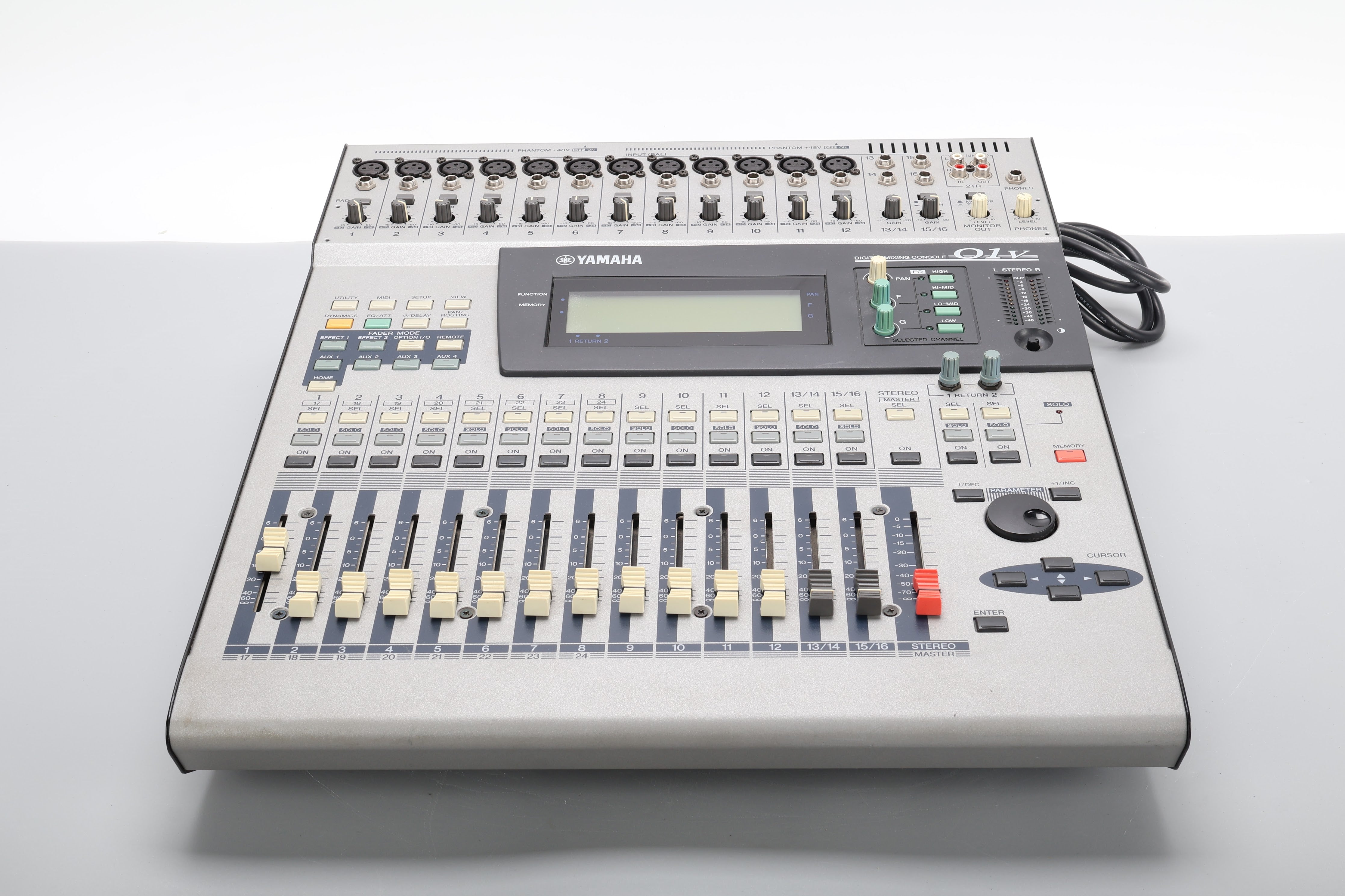 Yamaha 01V Digital Mixing Console With Yamaha MY8-AT Digital I/O Card ...