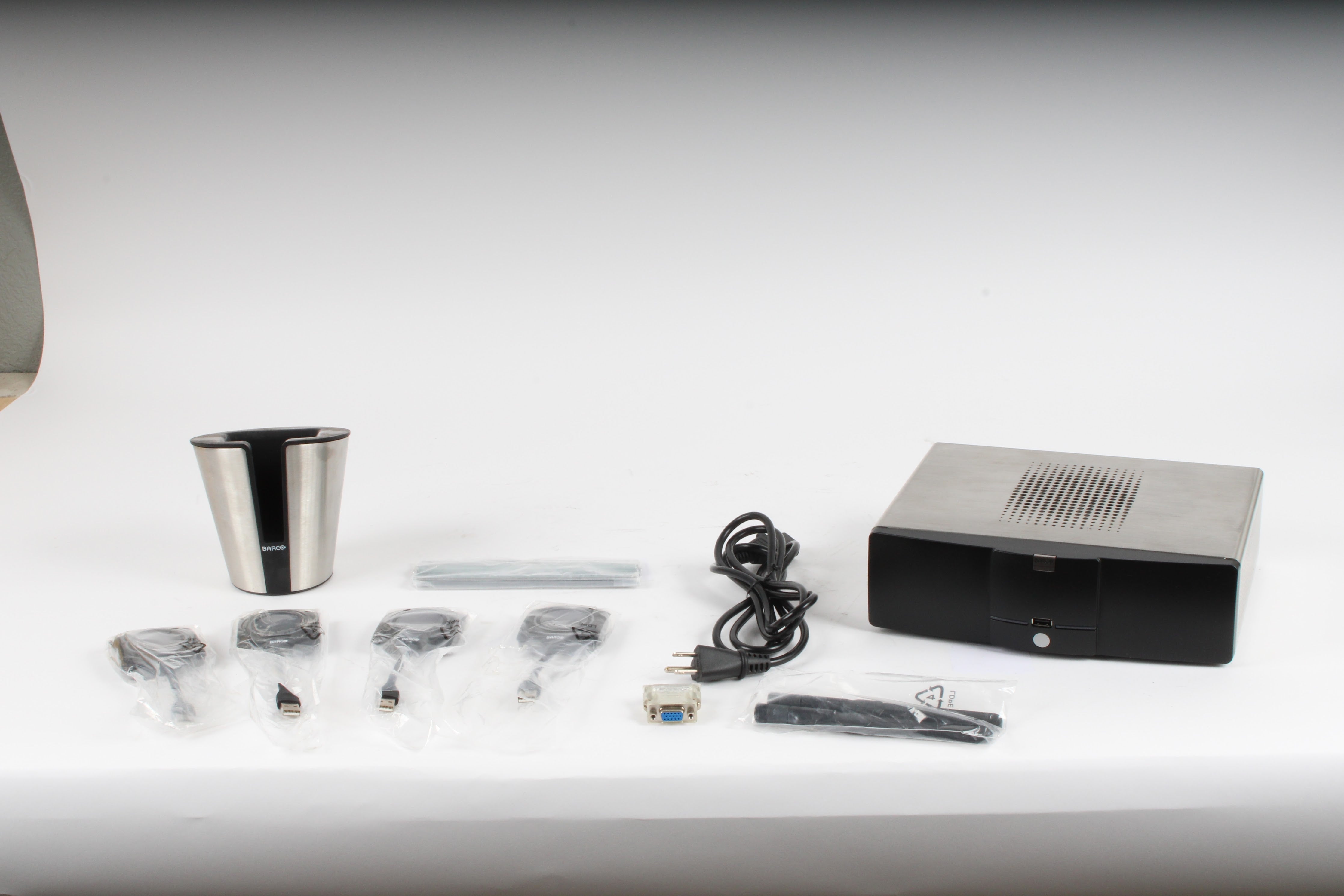 Barco R9861005NA ClickShare Wireless Presentation System With Accessor ...